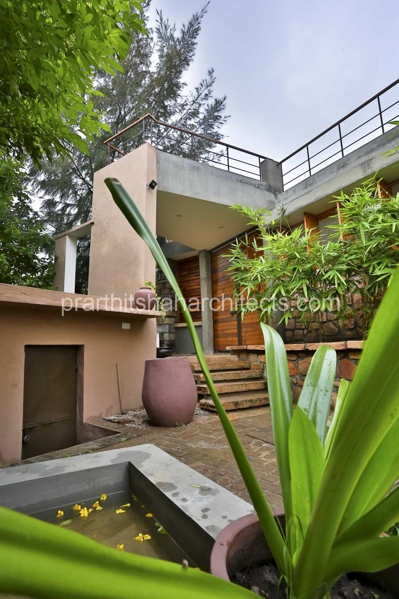 Villa Aaranyak - Farmhouse Design in India by prarthit shah architects ...