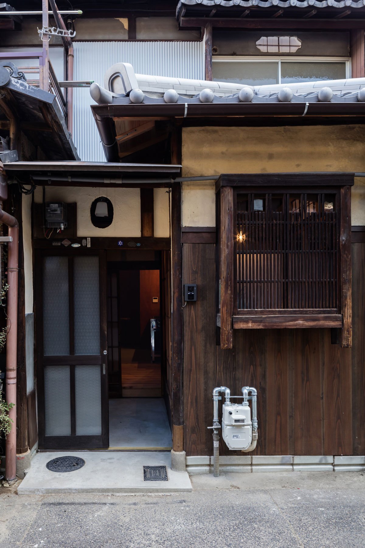 Rowhouse on Showa-koji St. by YYAA | Yoshihiro Yamamoto + Associates ...