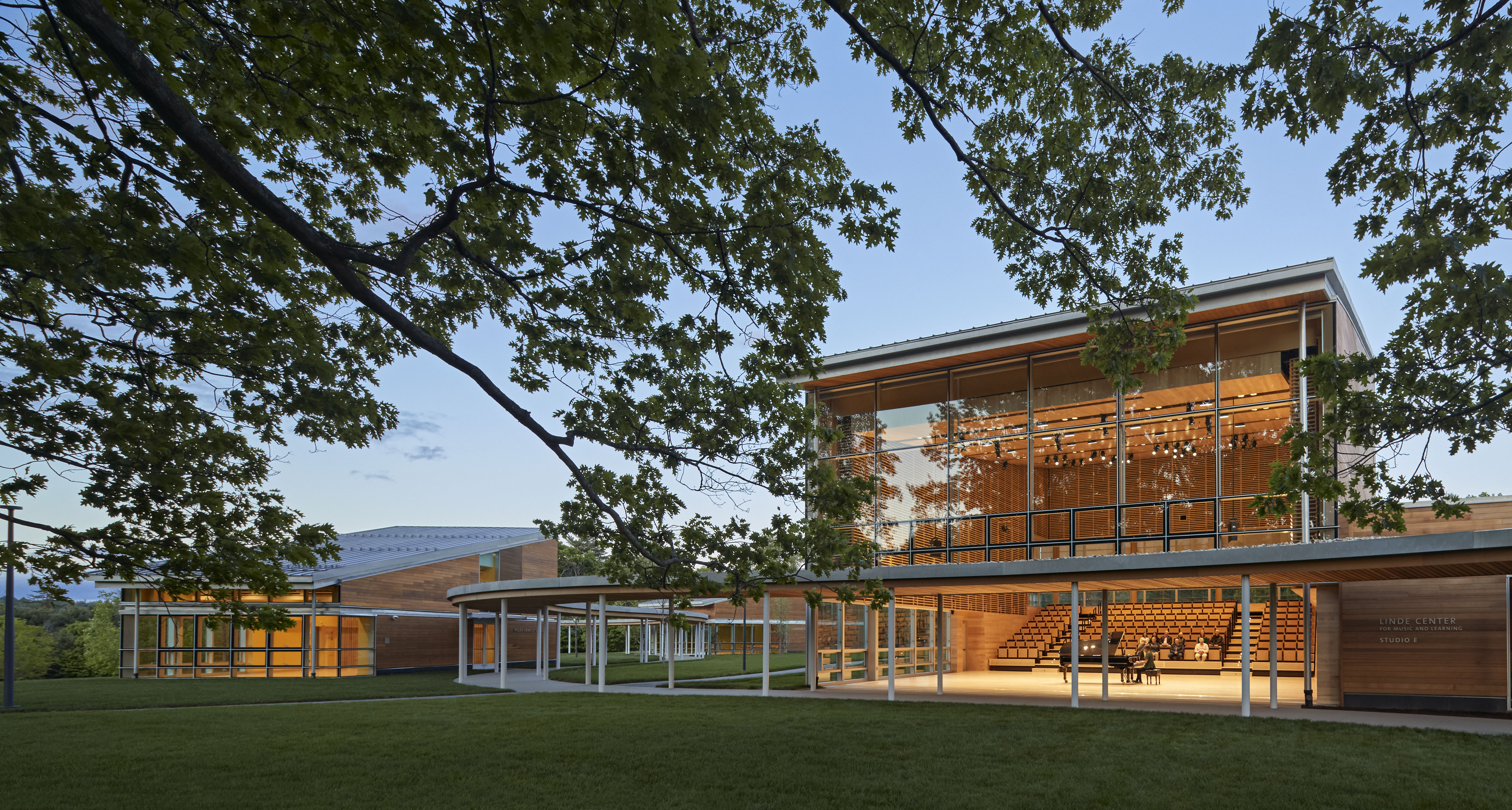 Williams College, ‘62 Center for Theatre and Dance by William Rawn ...