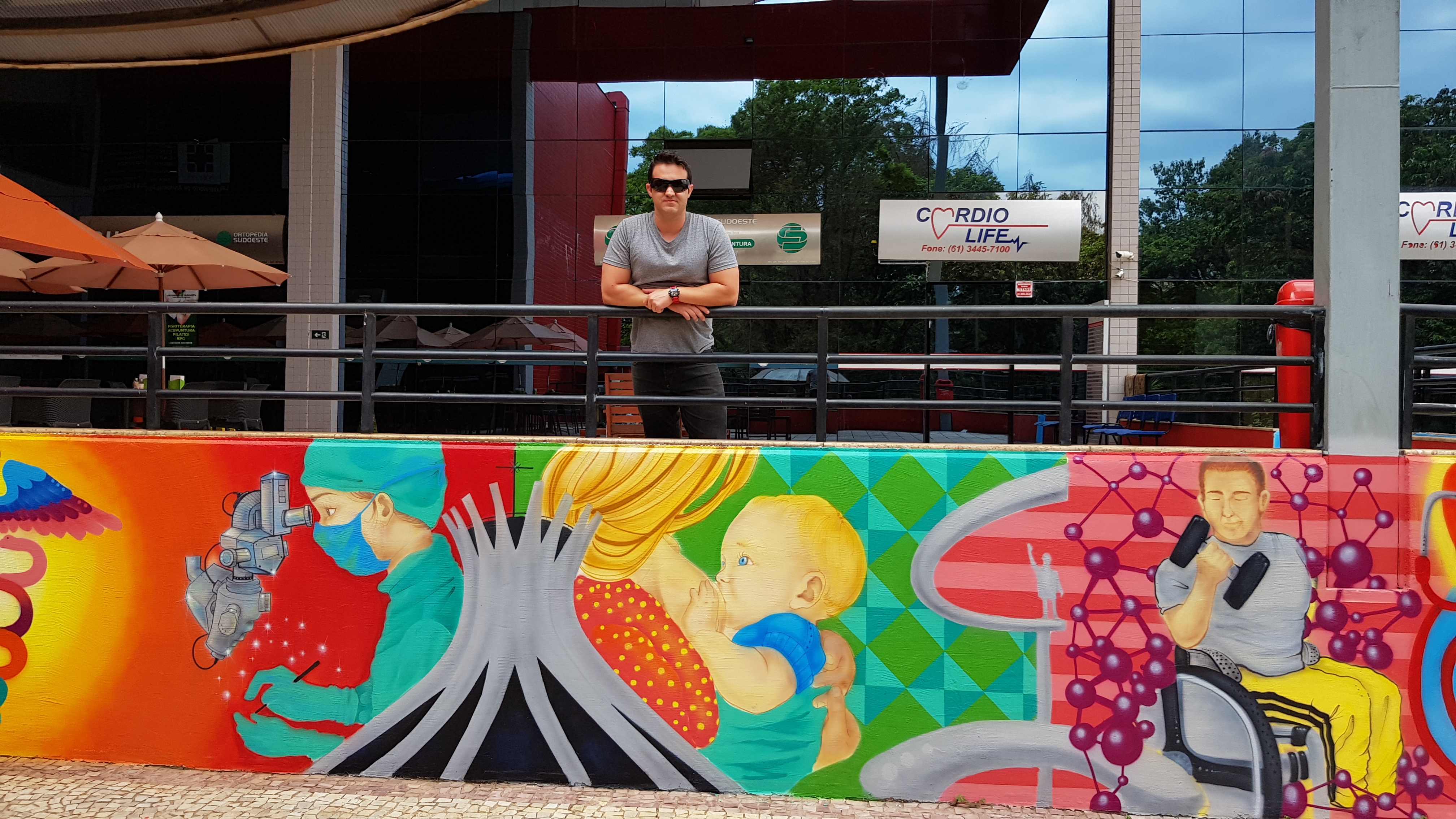 the joy of graffiti in your workplace by Centro Clinico Sudoeste ...