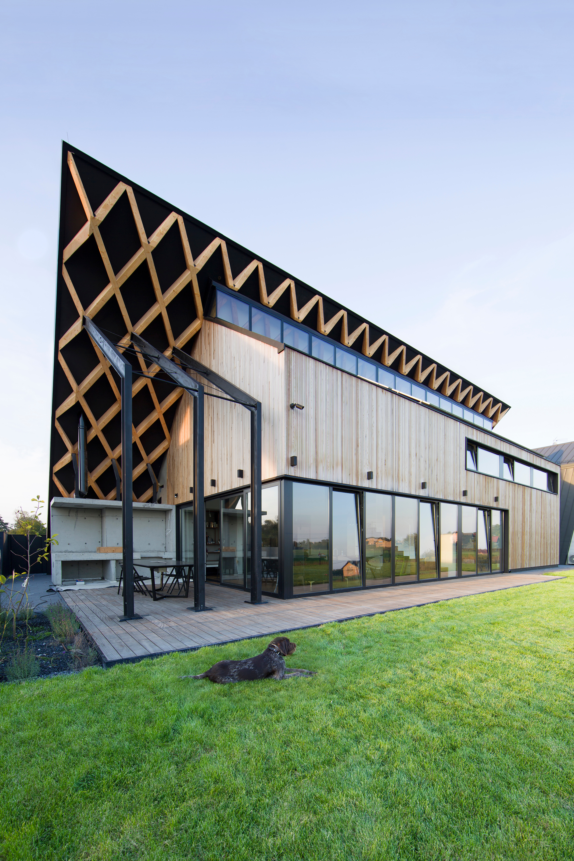 House behind the Roof by Superhelix Pracownia Projektowa - Bartłomiej ...