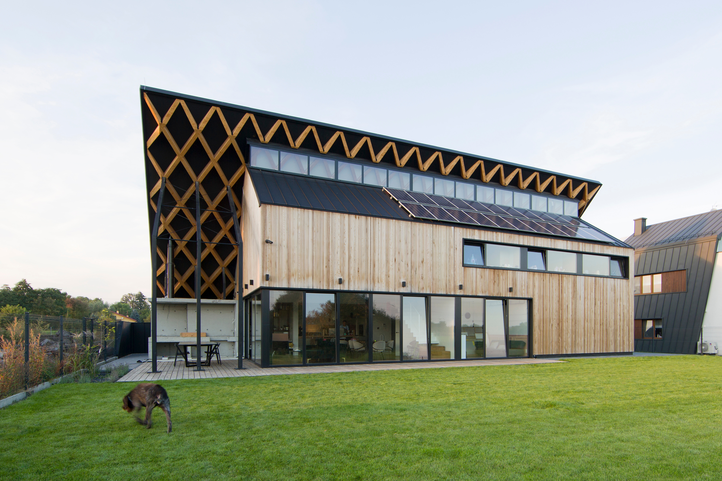 House behind the Roof by Superhelix Pracownia Projektowa - Bartłomiej ...