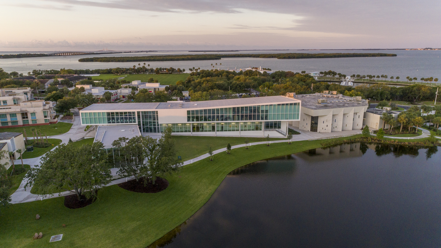 Helmar and Enole Nielsen Center for Visual Arts, Eckerd College by Ayers Saint Gross - Architizer
