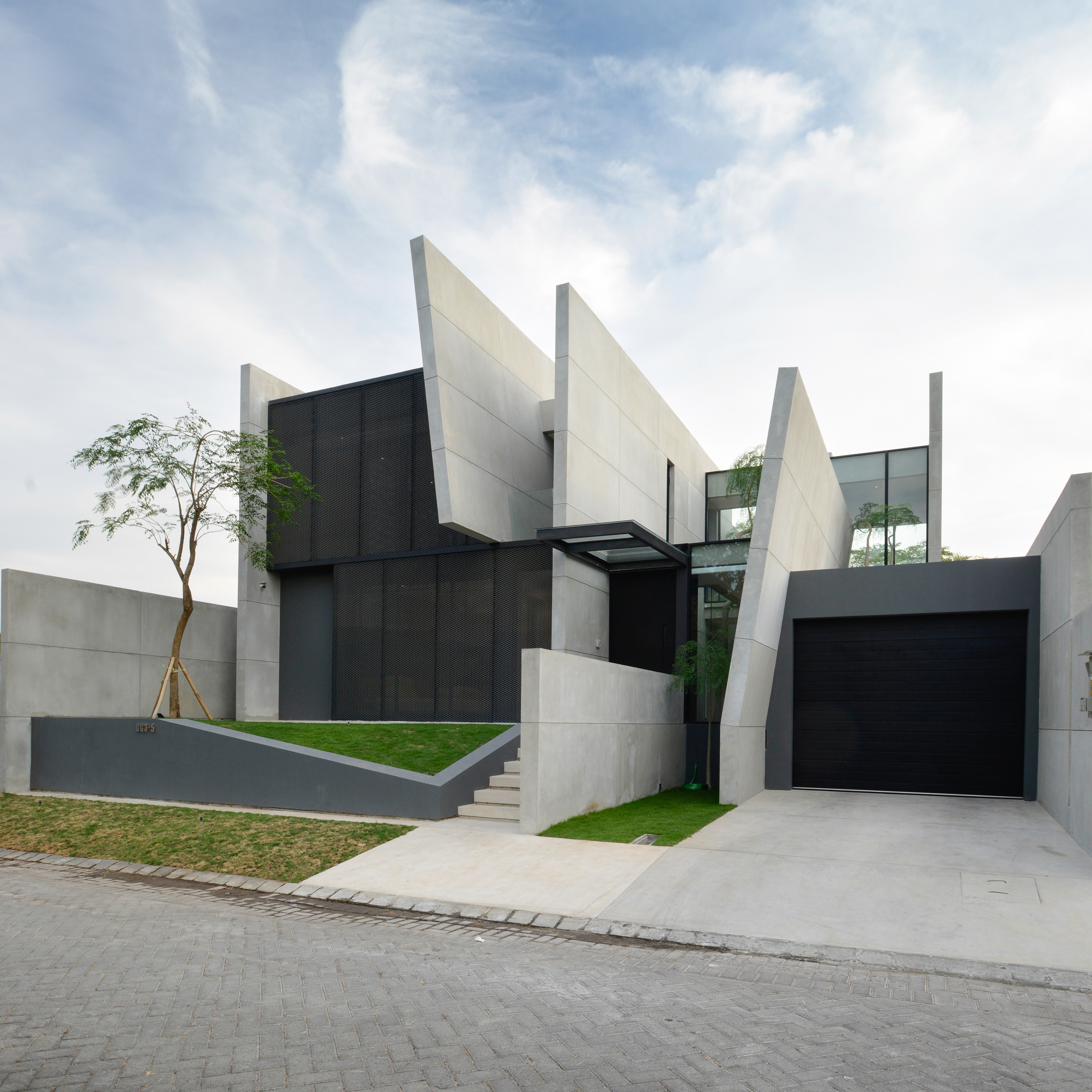 JJ House by IVAN PRIATMAN ARCHITECTURE - Architizer