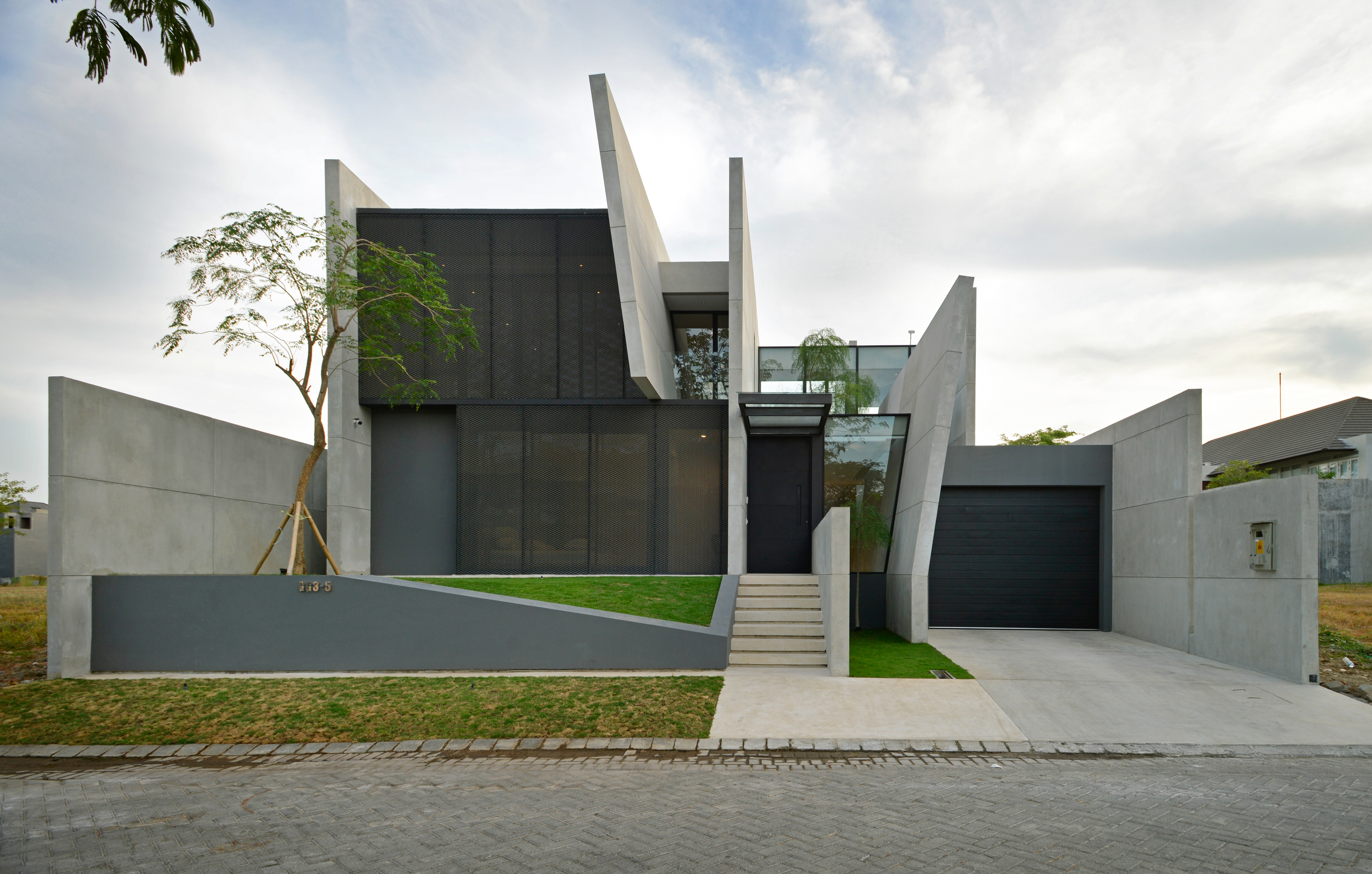 JJ House by IVAN PRIATMAN ARCHITECTURE - Architizer