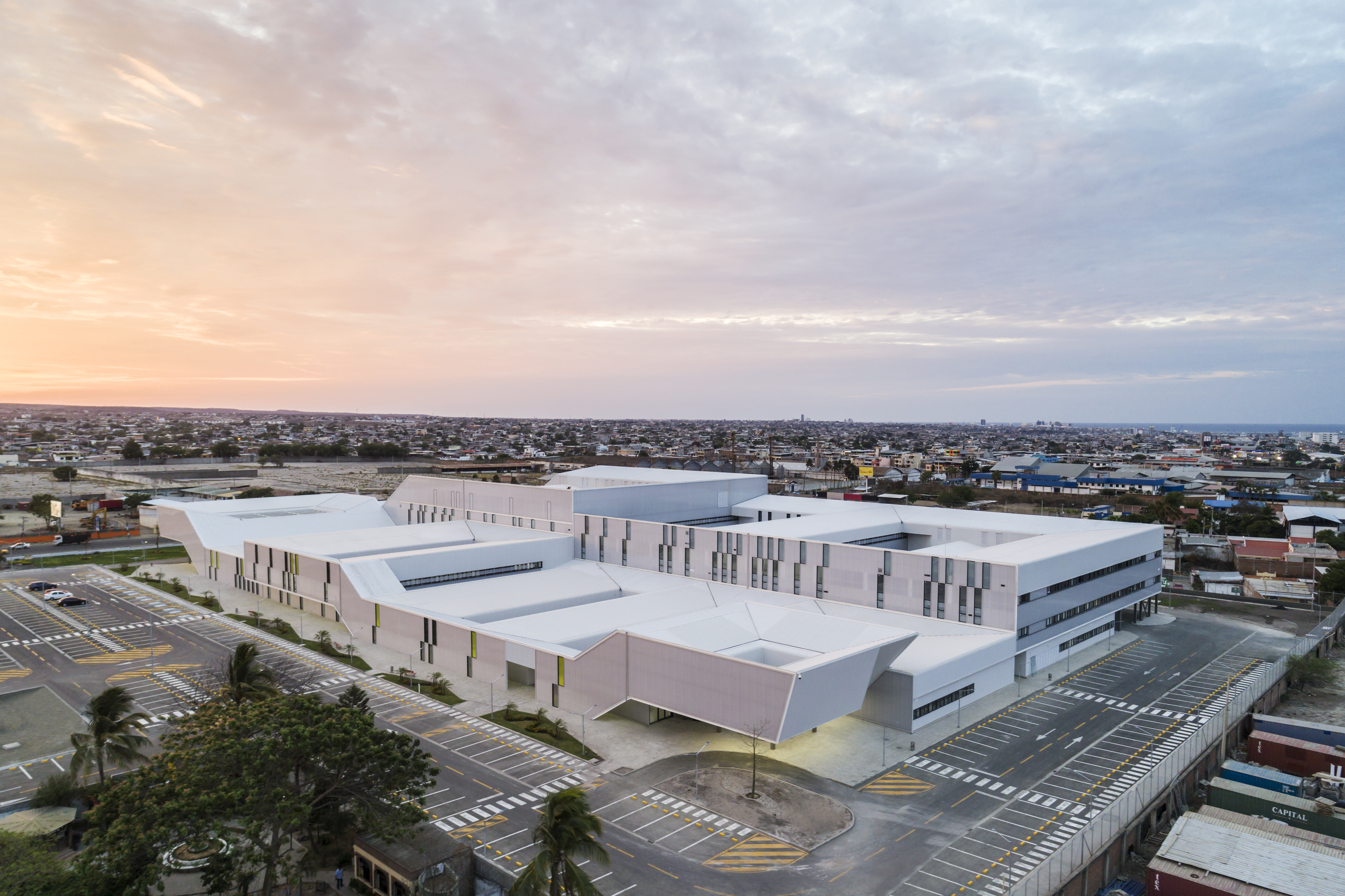 Manta Hospital by PMMT Forward Thinking Healthcare Architecture ...
