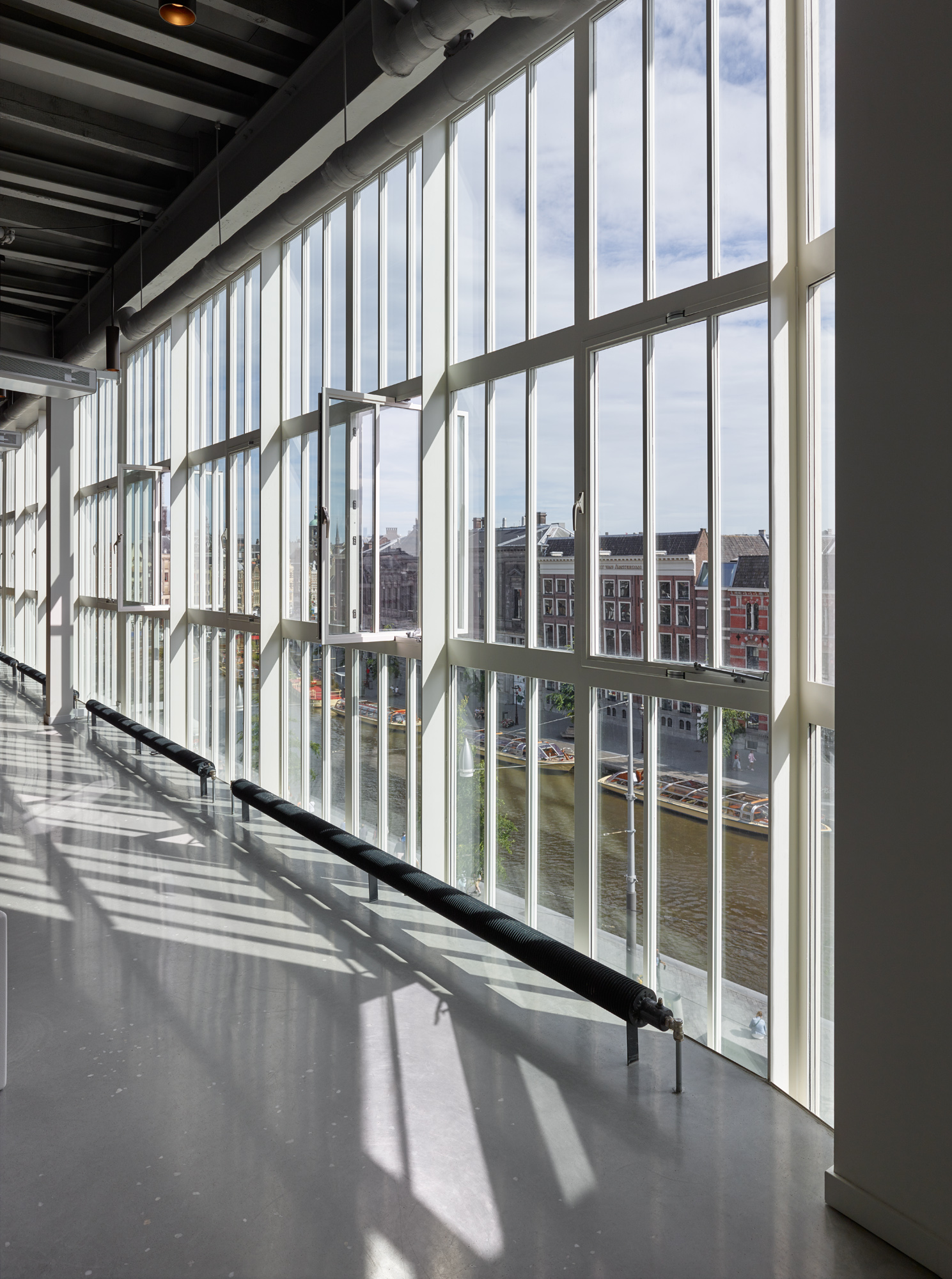 Department store Vroom & Dreesmann by Office Winhov - Architizer