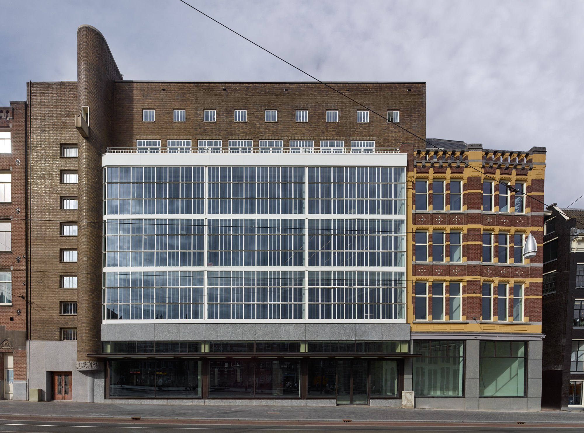 Department store Vroom & Dreesmann by Office Winhov - Architizer