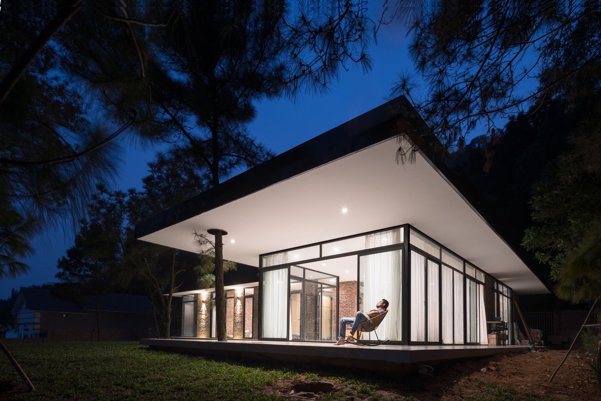House under the Pines by idee architects Vietnam - Architizer