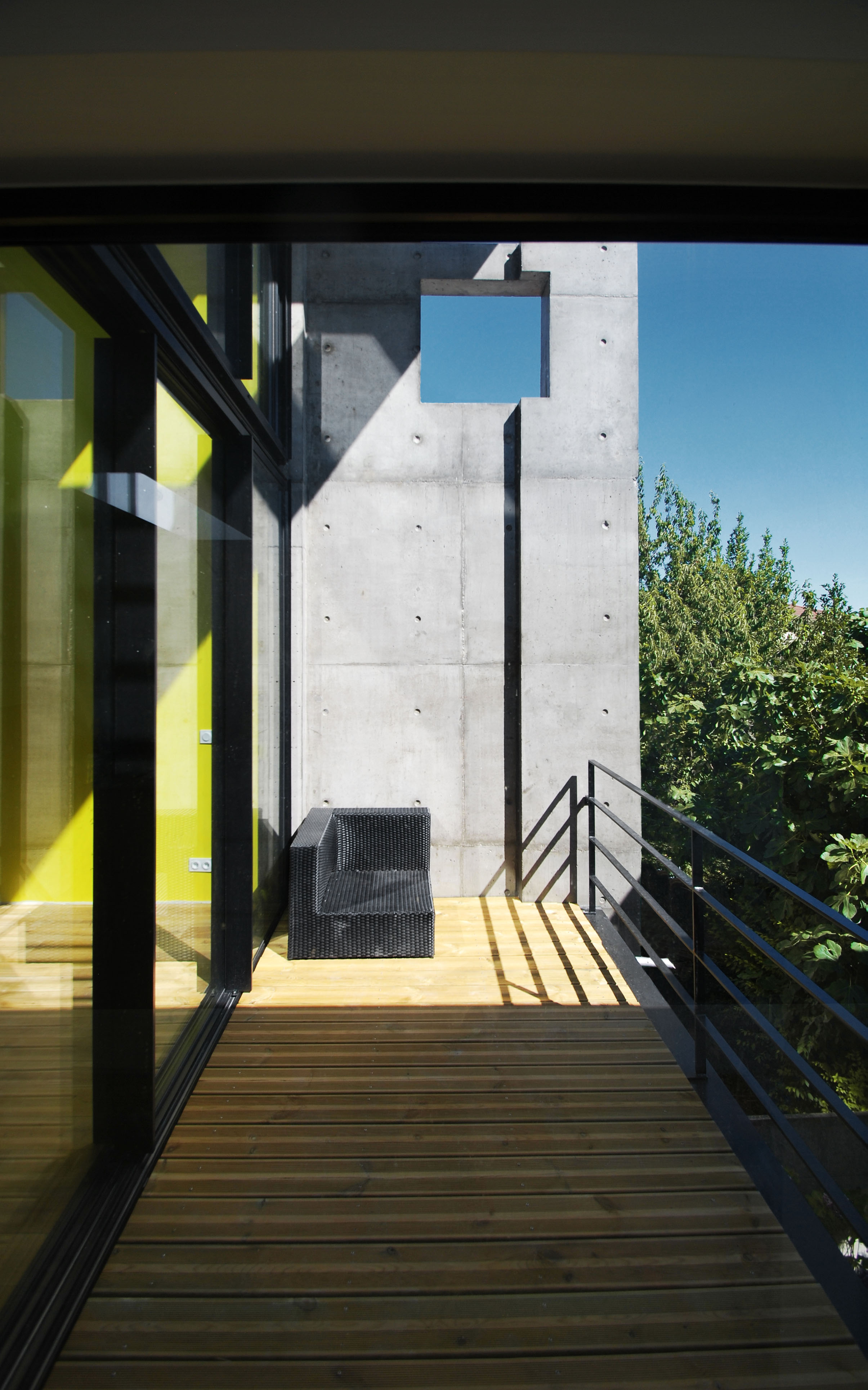 Concrete artist studio and house by SKP Architecture - Architizer