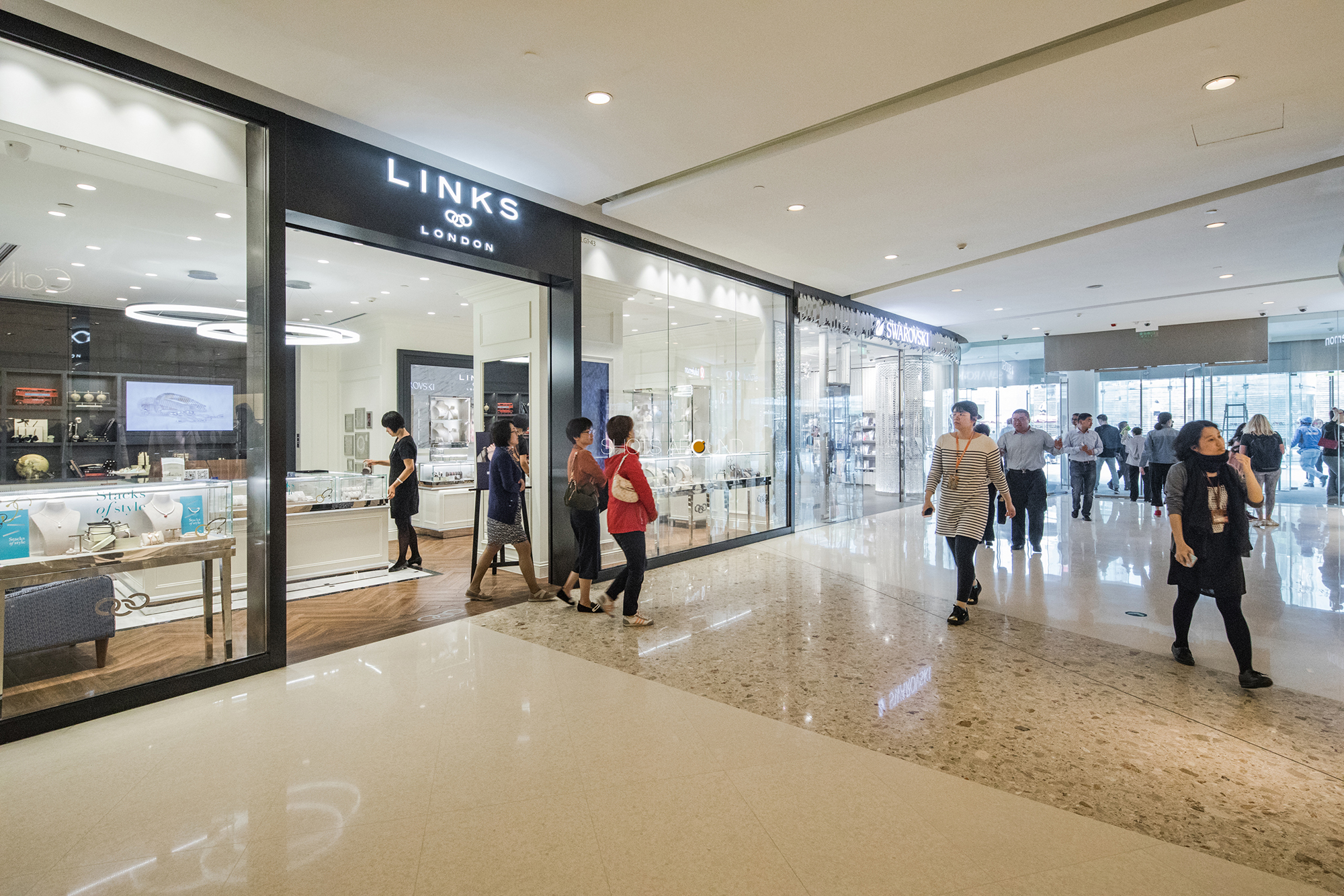 Shanghai IFC (Shop Fronts) by SHOTS AROUND - Architizer