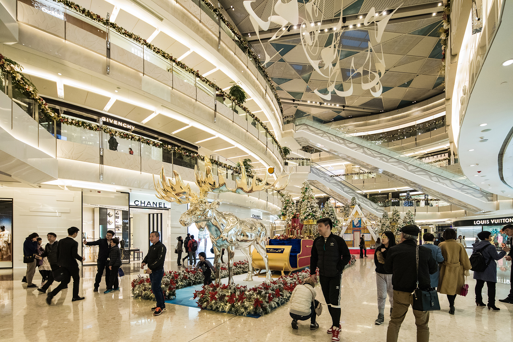 Shanghai IFC (Shop Fronts) by SHOTS AROUND - Architizer