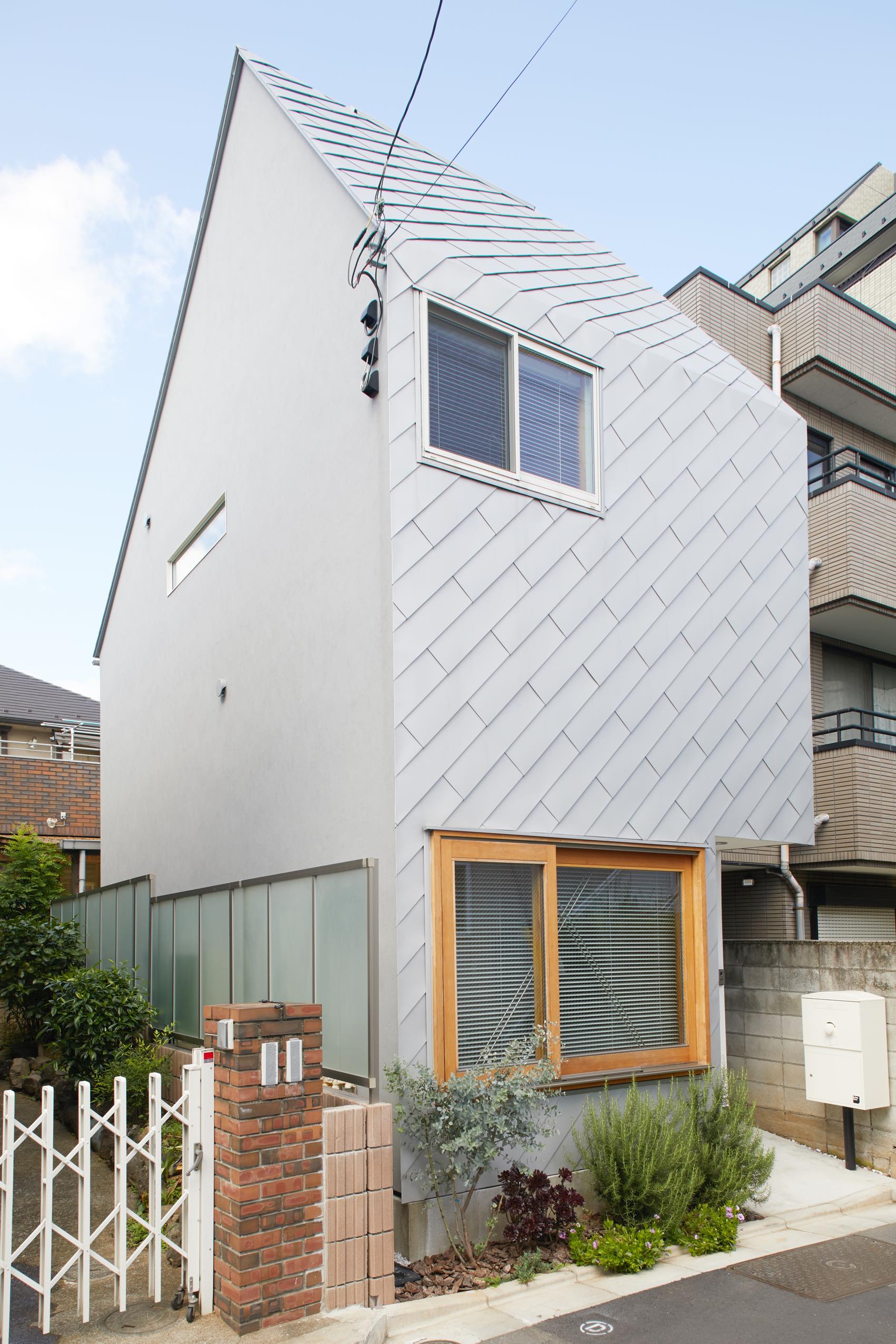 MILK CARTON HOUSE by TENHACHI ARCHITECT & INTERIOR DESIGN - Architizer