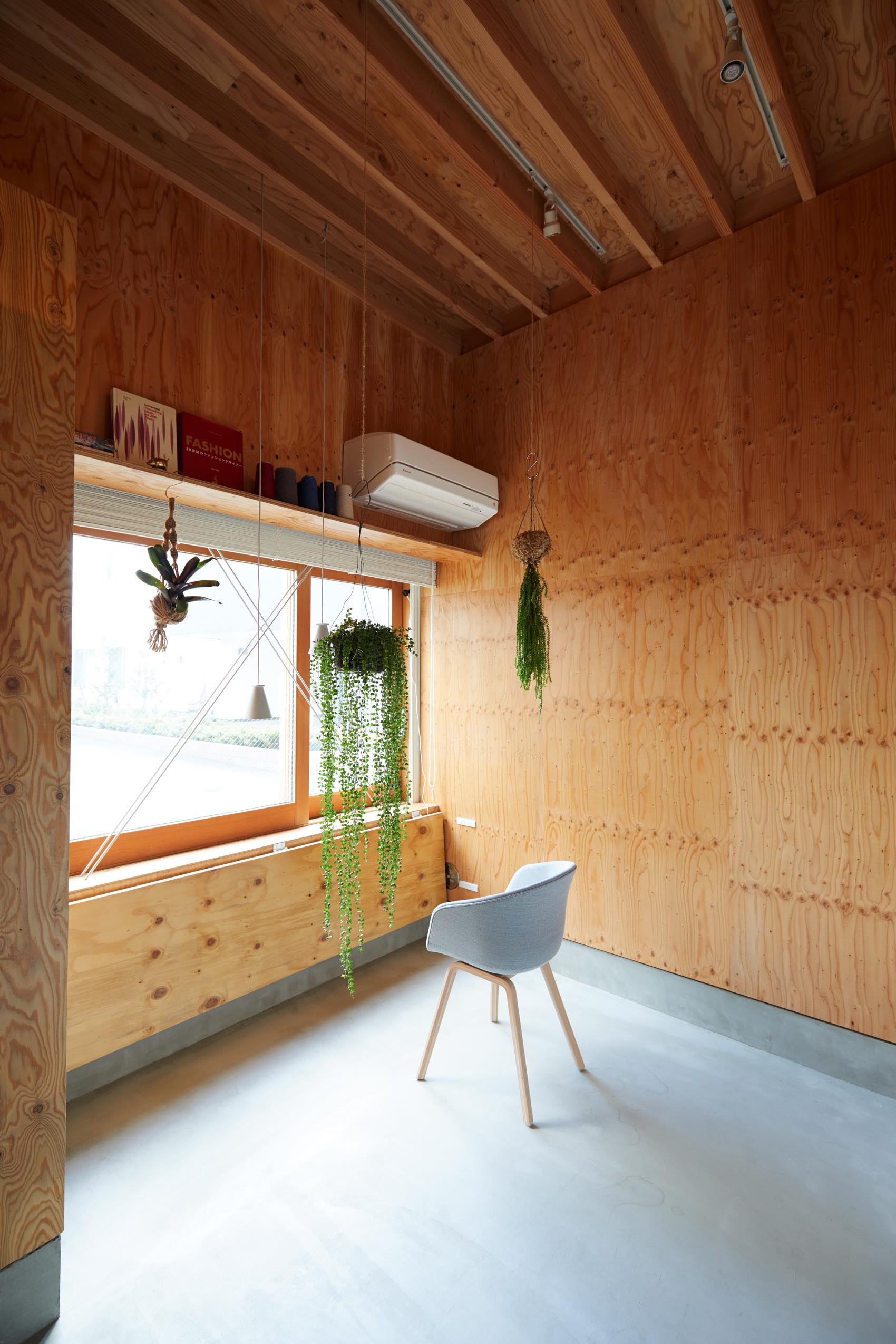 MILK CARTON HOUSE by TENHACHI ARCHITECT & INTERIOR DESIGN - Architizer