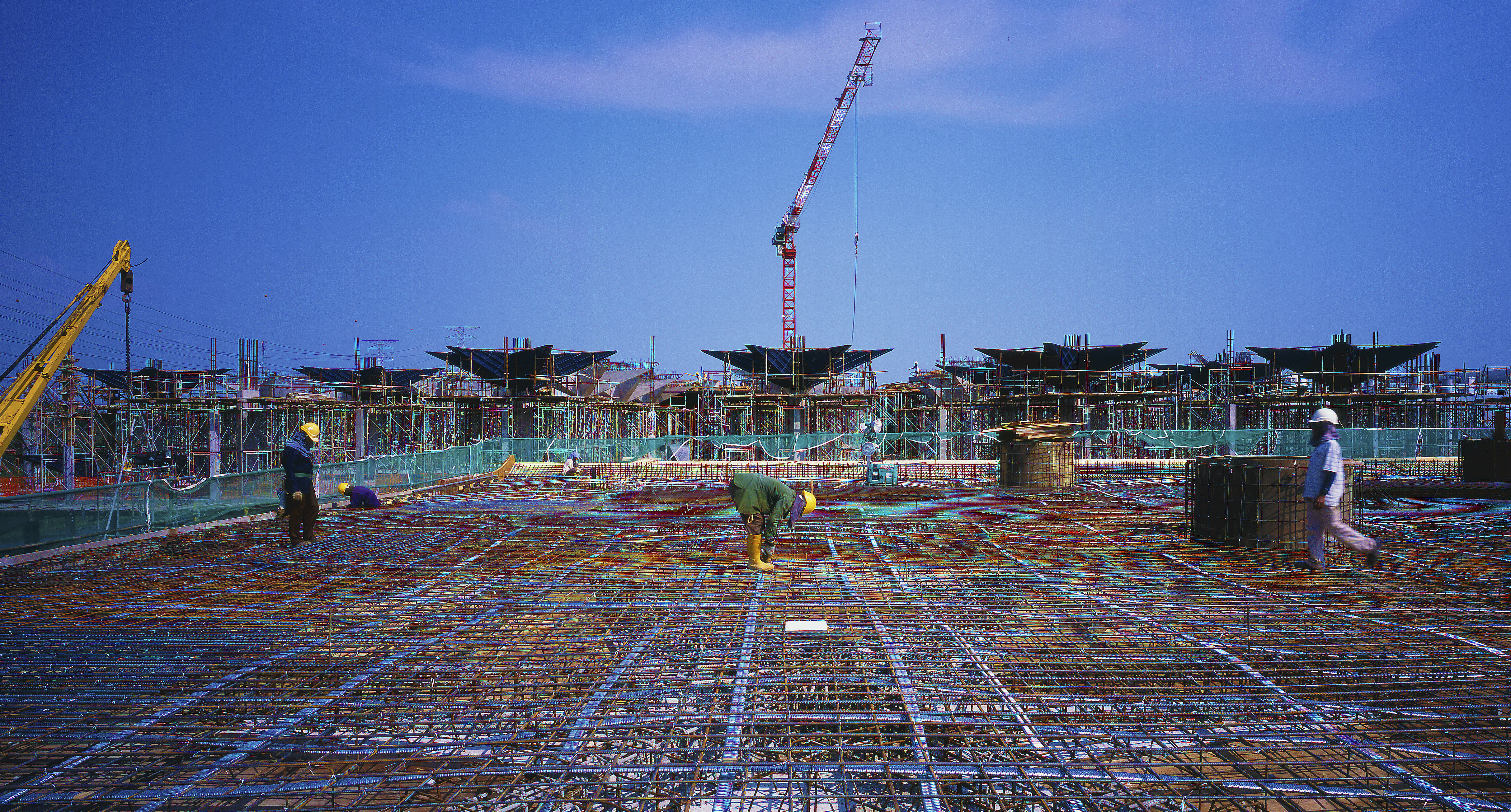 FACTORY IN THE EARTH by RYUICHI ASHIZAWA ARCHITECTS & associates ...