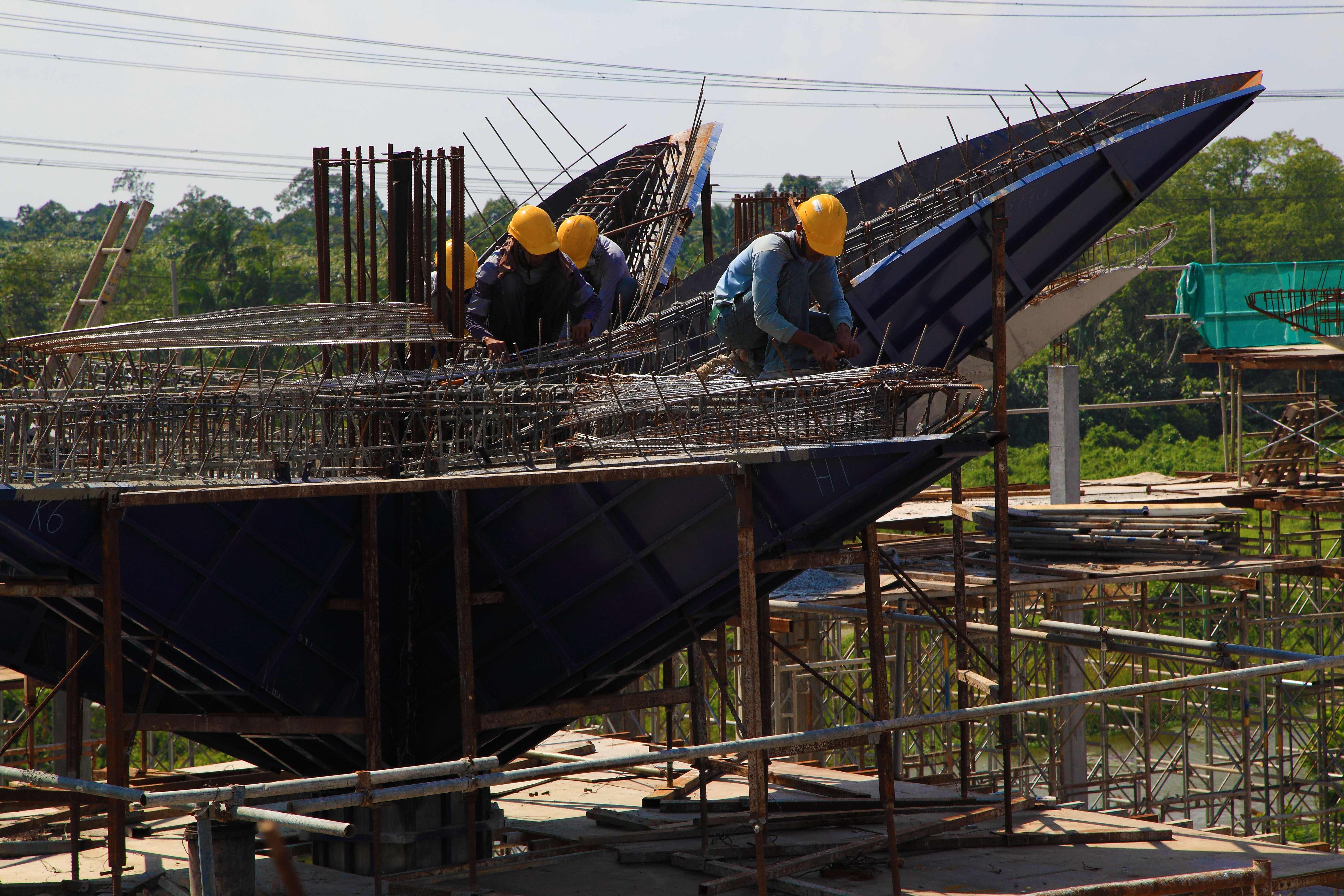 FACTORY IN THE EARTH by RYUICHI ASHIZAWA ARCHITECTS & associates ...