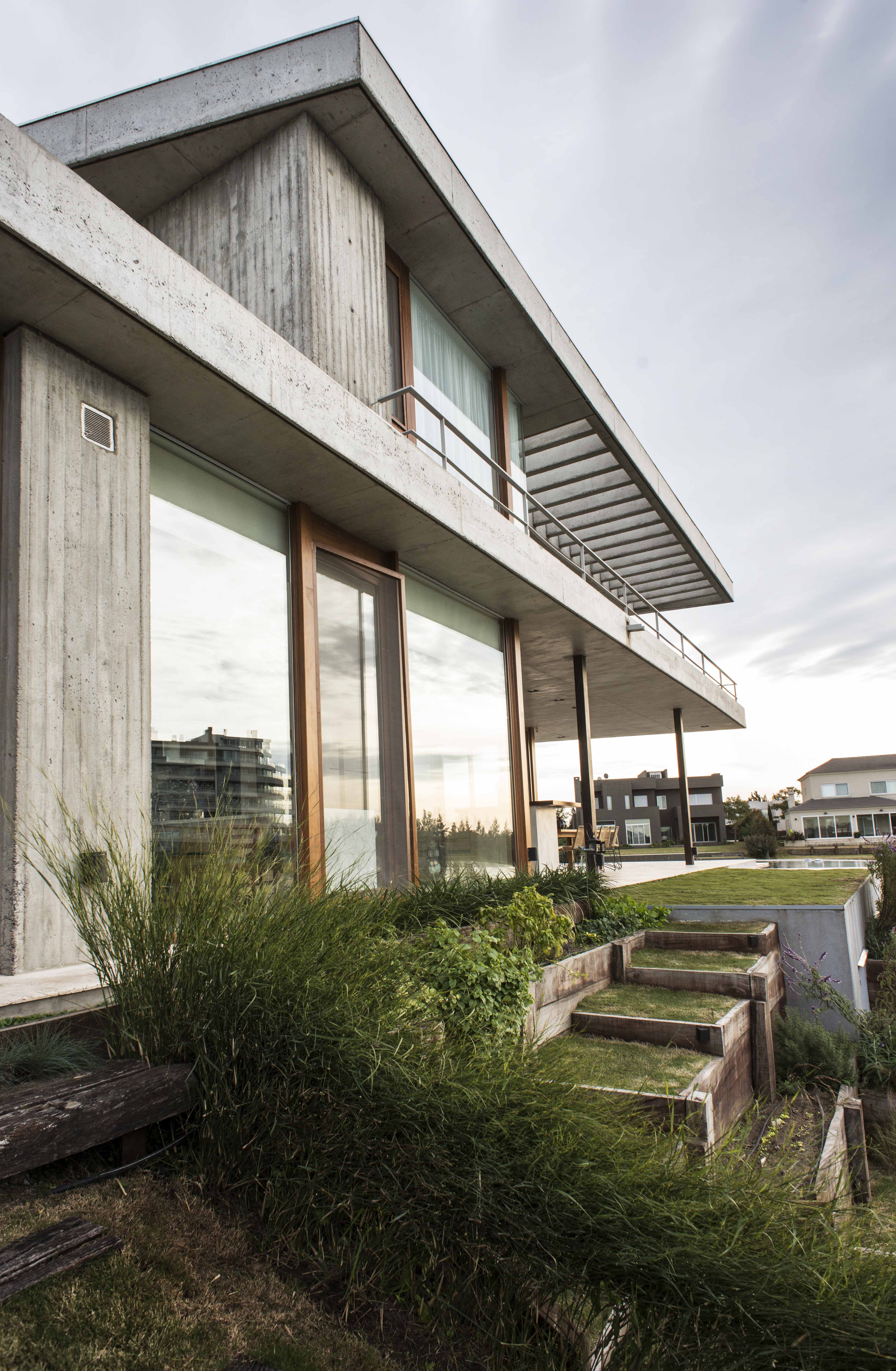 EA House by Estudio JUAN TRIVELLONI ARQUITECTURA - Architizer