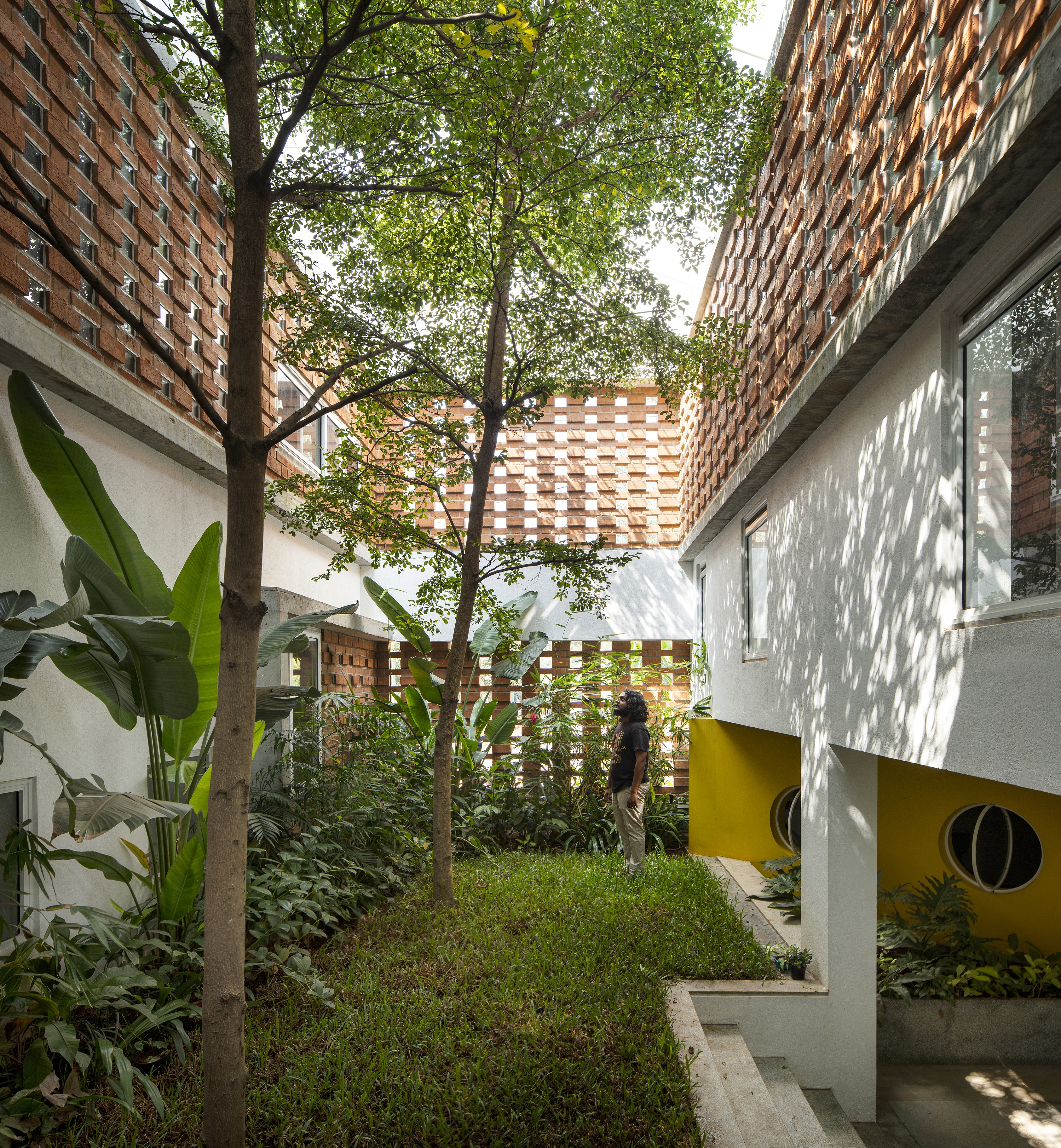 Lateral House by Gaurav Roy Choudhury Architects - Architizer