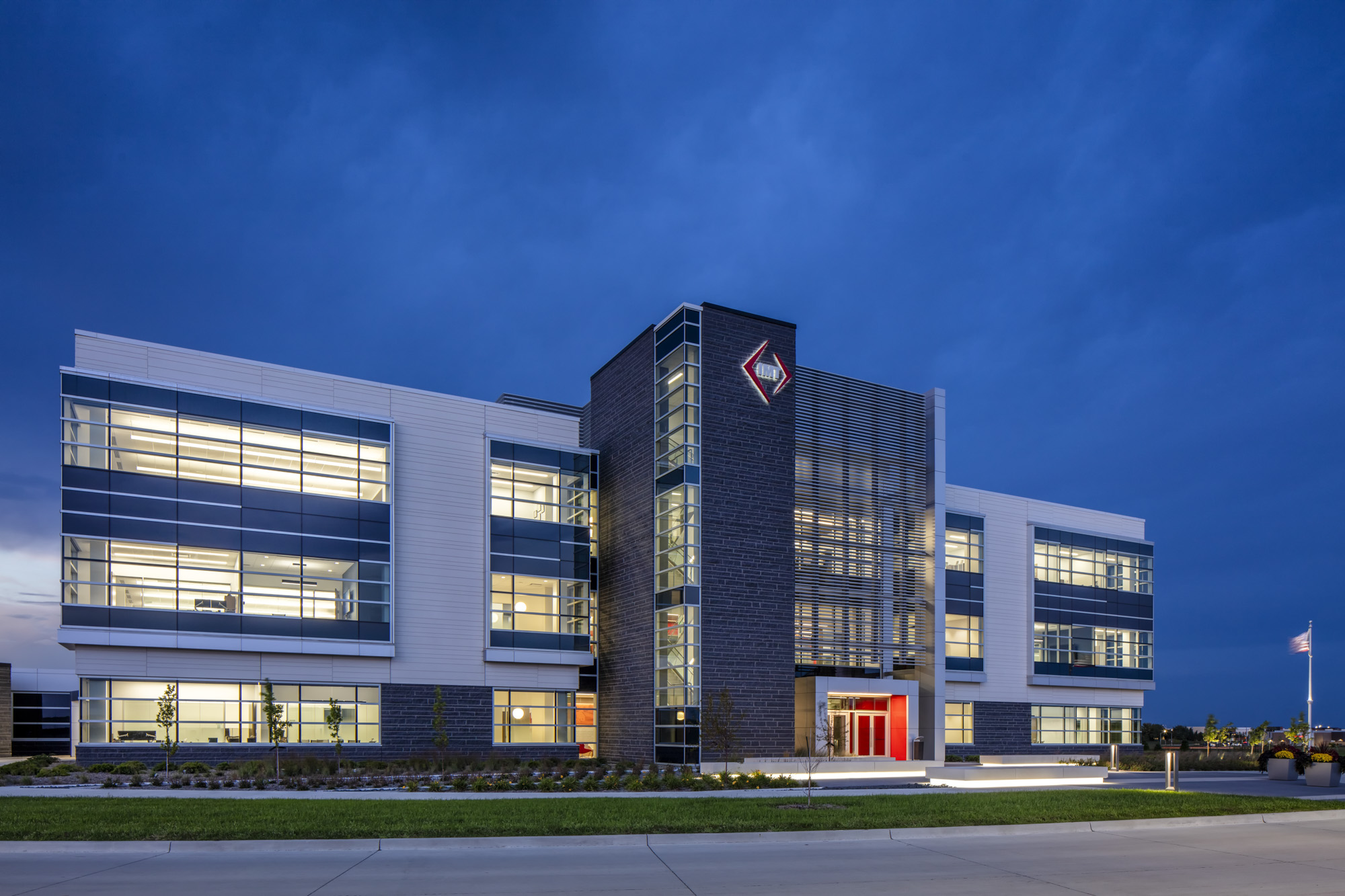 IMT Insurance Corporate HQ by ////AJ Brown Imaging - Architizer