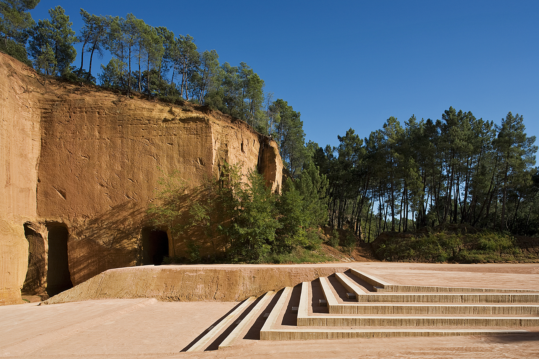 Development of ochre mines into a tourist location - Bruoux (84) France ...