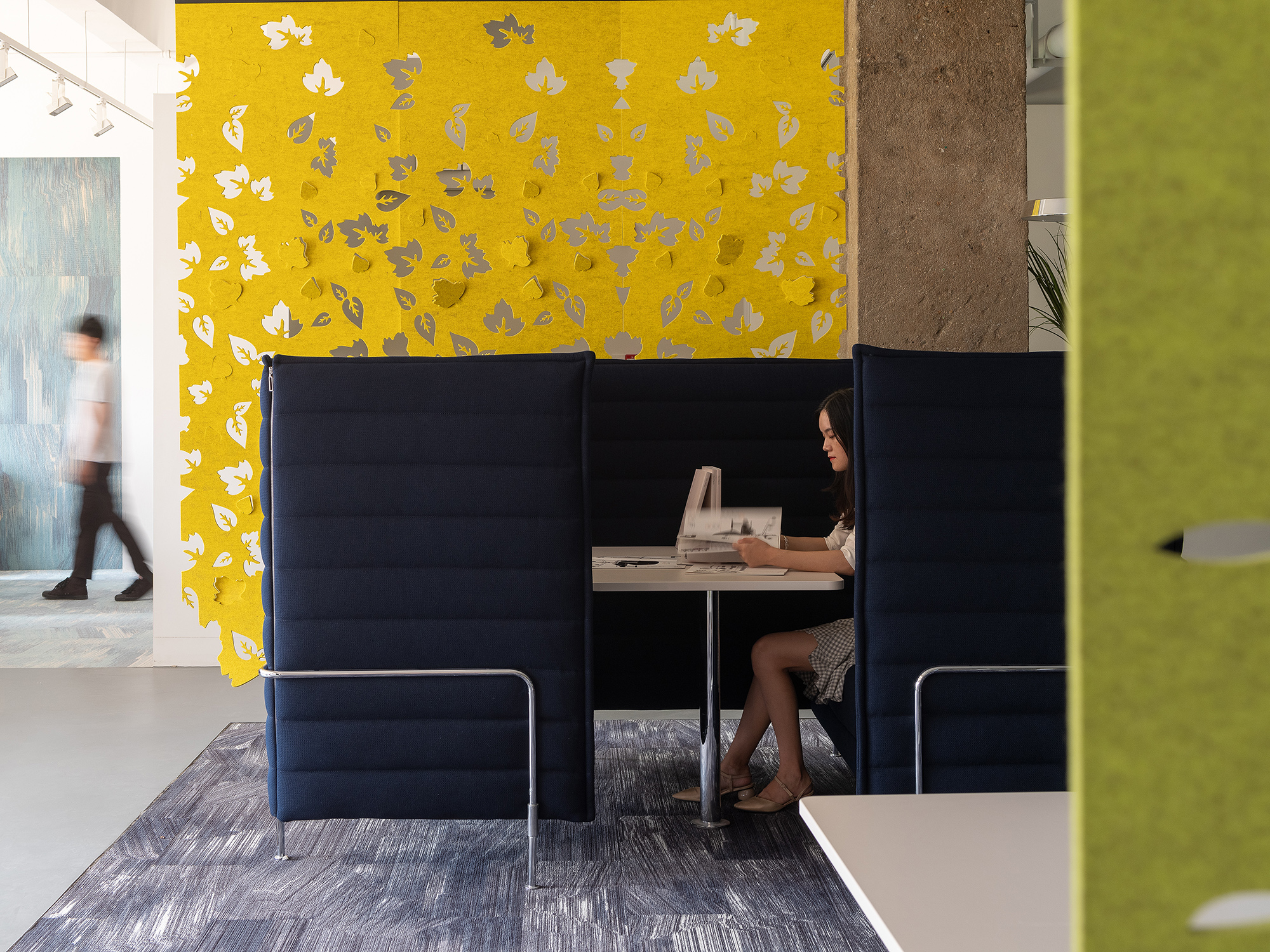 NET OFFICE FURNITURE SHOWROOM by Shenzhen Super Normal Design Co., Ltd ...