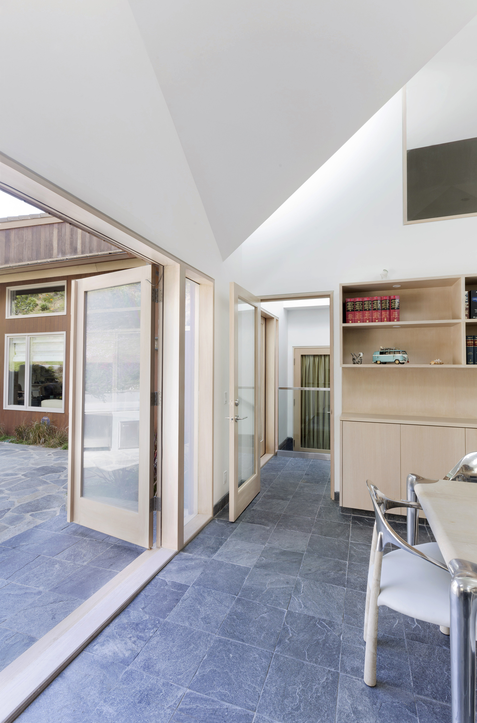 Case Room by Geoffrey von Oeyen Design - Architizer