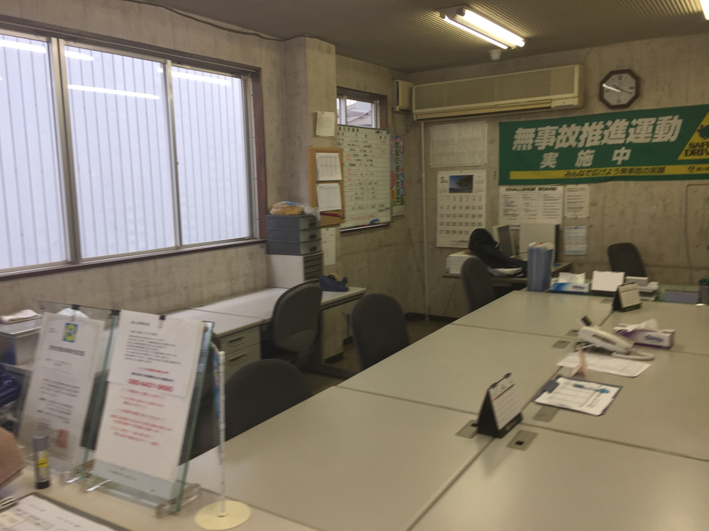 Inserted ''Cafe'' into obsolescent office - Architizer