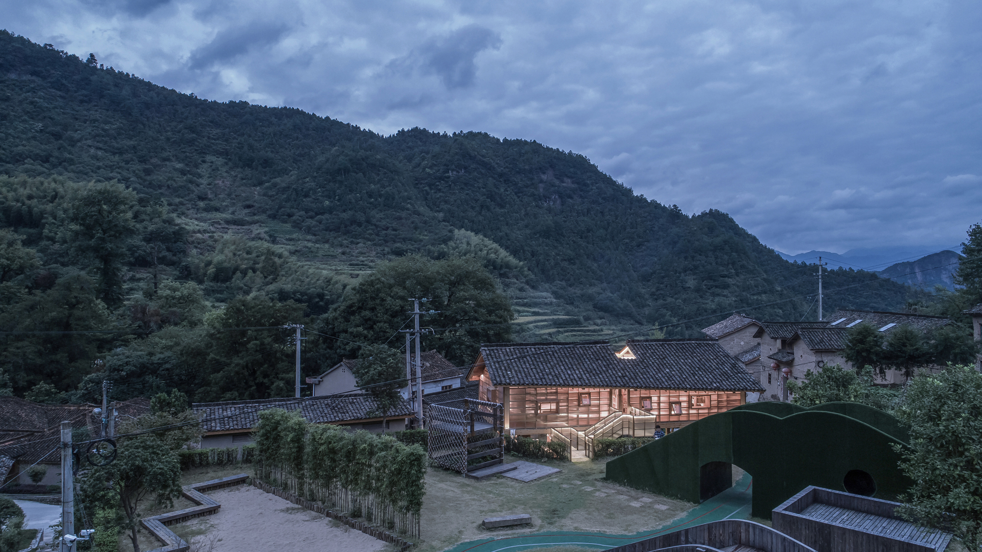 Mountain House in Mist, Zhejiang by Shulin Architectural Design ...