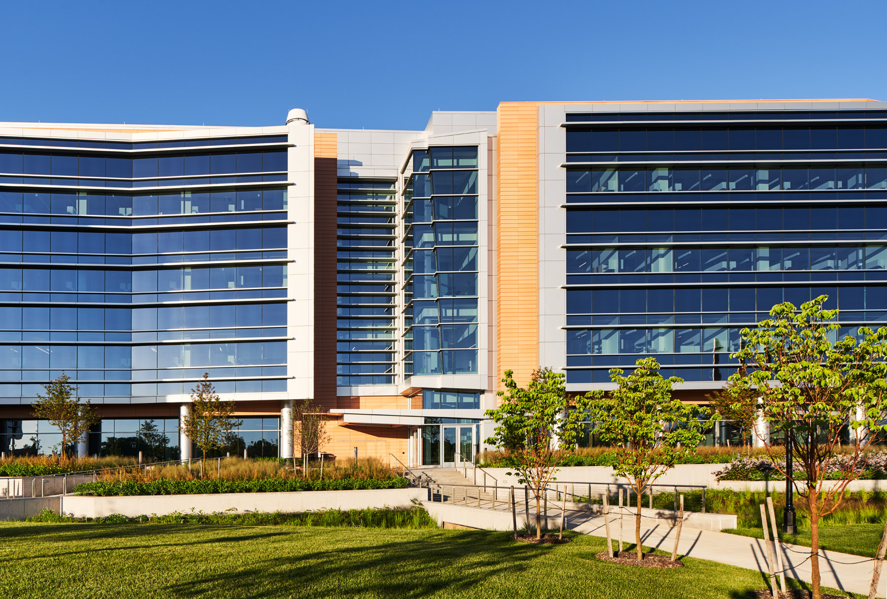 Rutgers University Chemistry and Chemical Biology Building by Edward ...