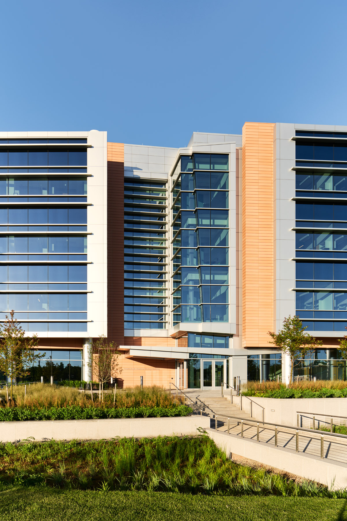 Rutgers University Chemistry and Chemical Biology Building by Edward ...