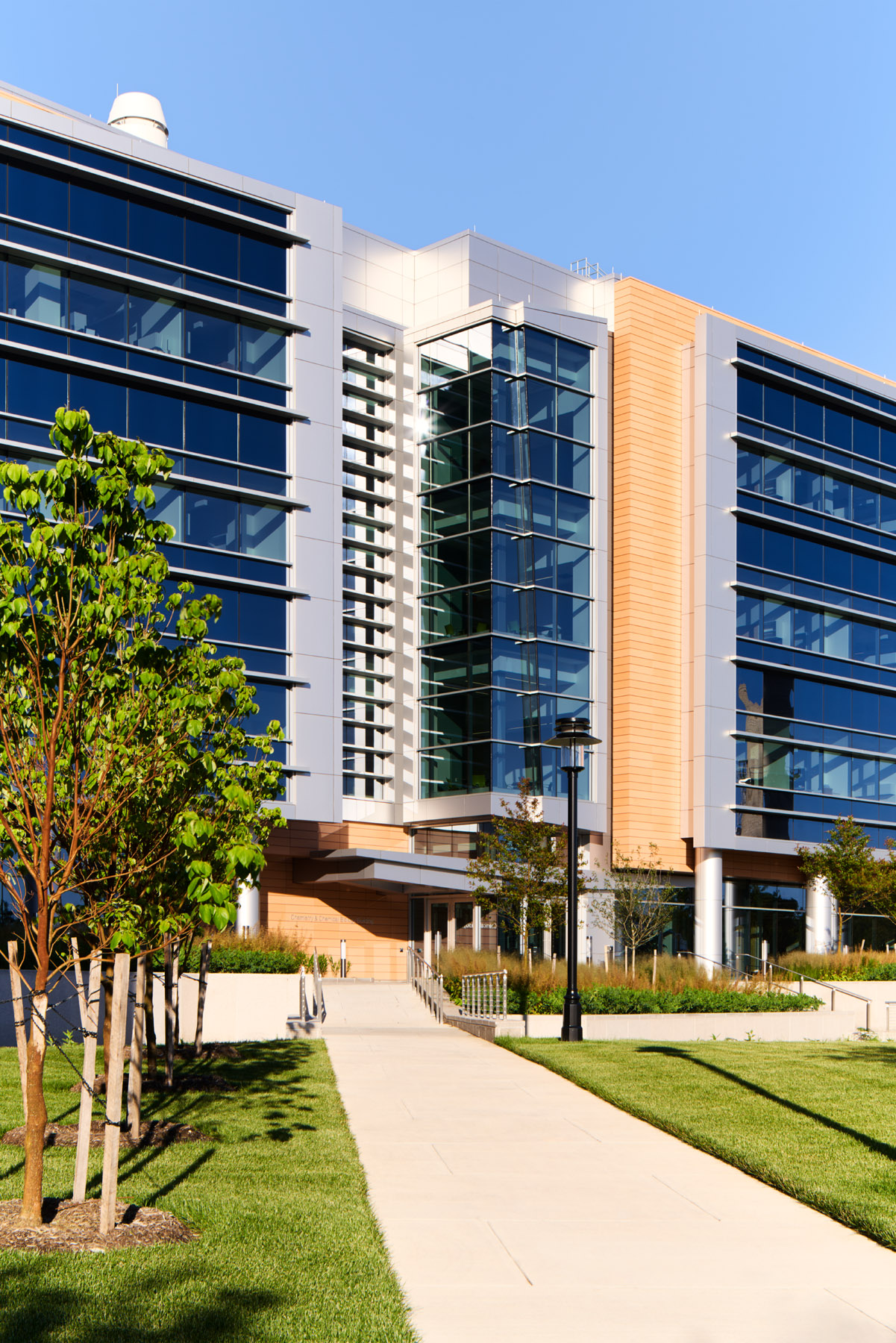 Rutgers University Chemistry and Chemical Biology Building by Edward ...