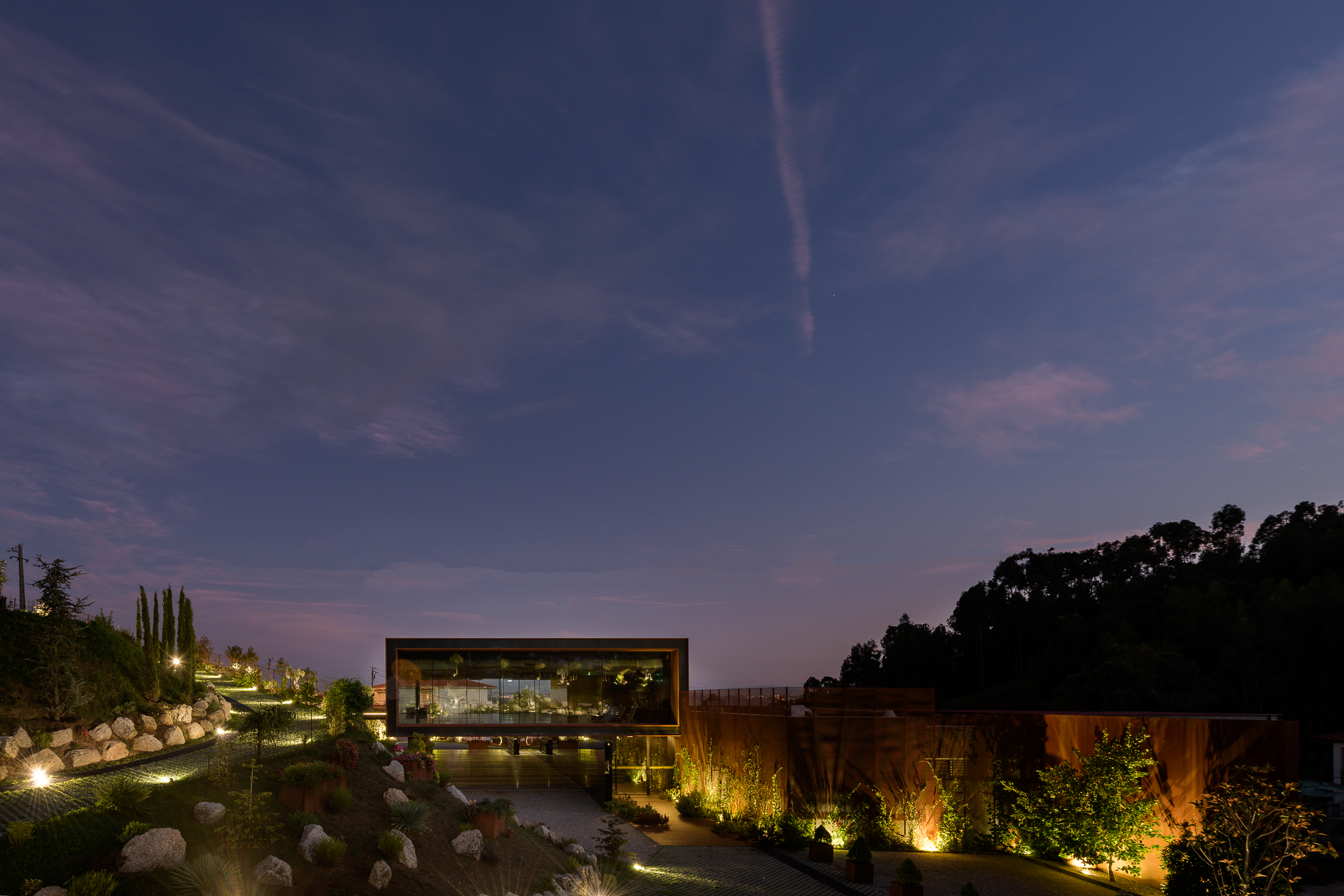 SUSPENDED MATTER BOX by MMVARQUITECTOS - Architizer