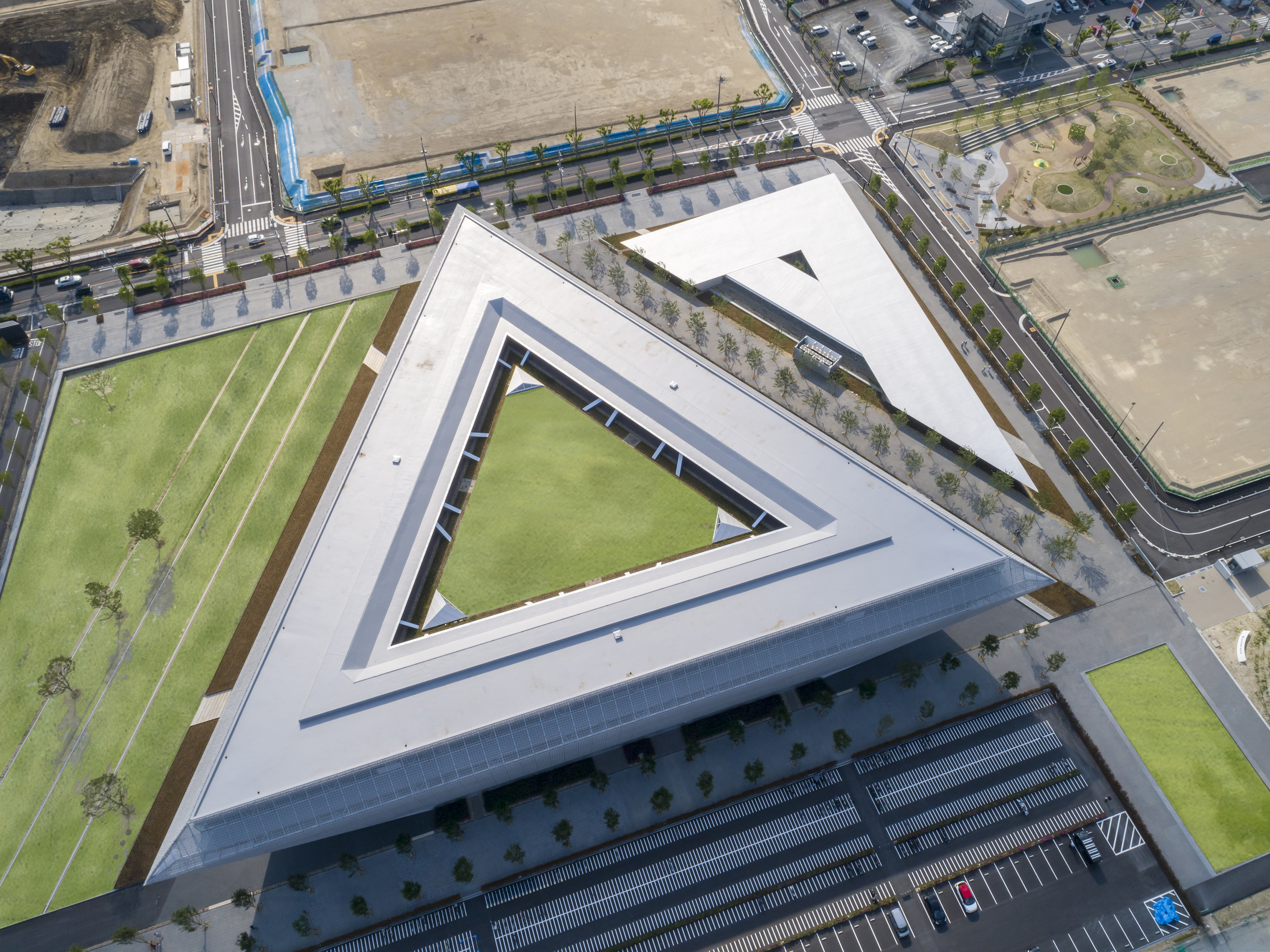 Otemon Gakuin University Academic-Ark by Mitsubishi Jisho Design Inc ...