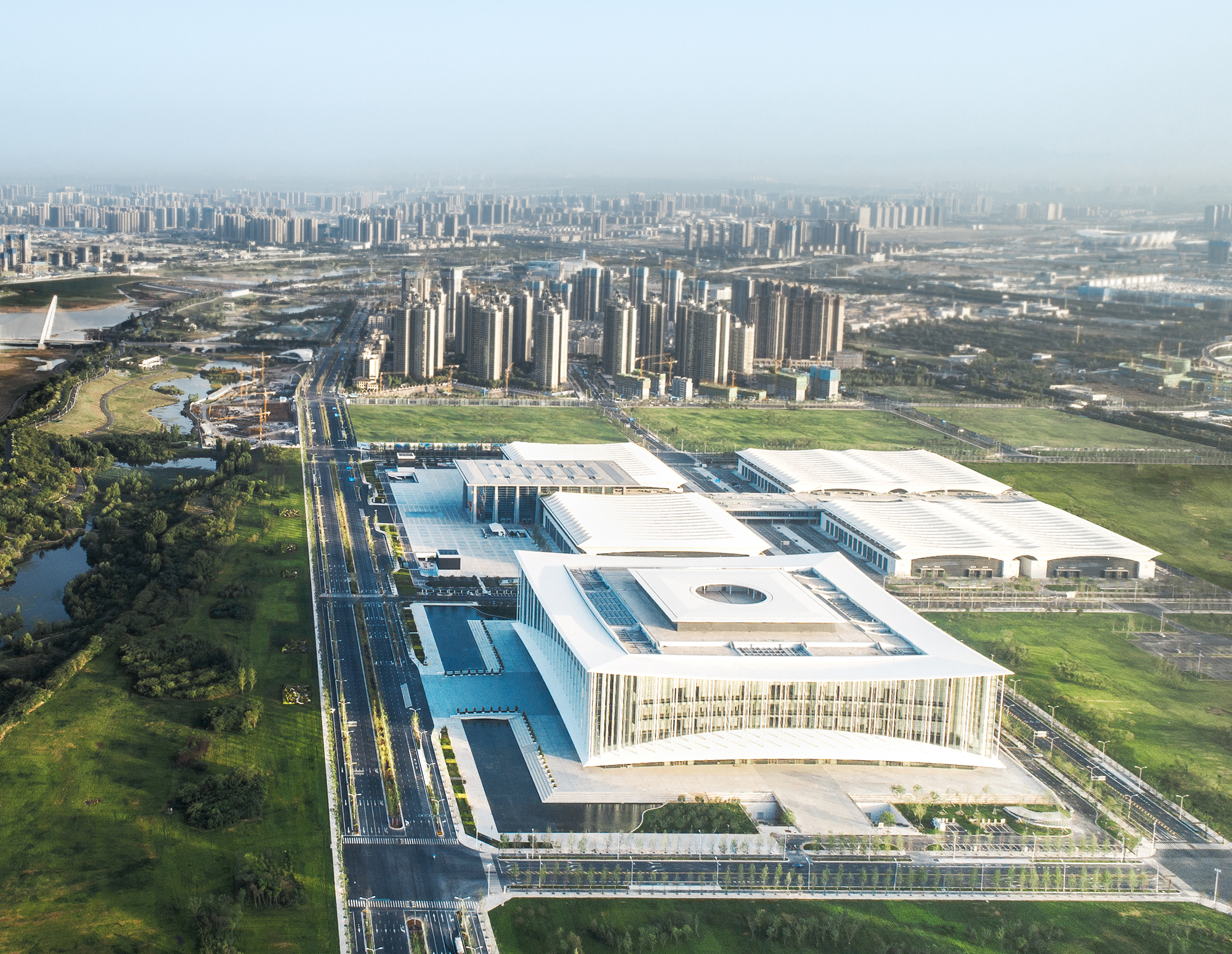 Xi'an Silk Road International Conference Center by Yang Bangsheng ...