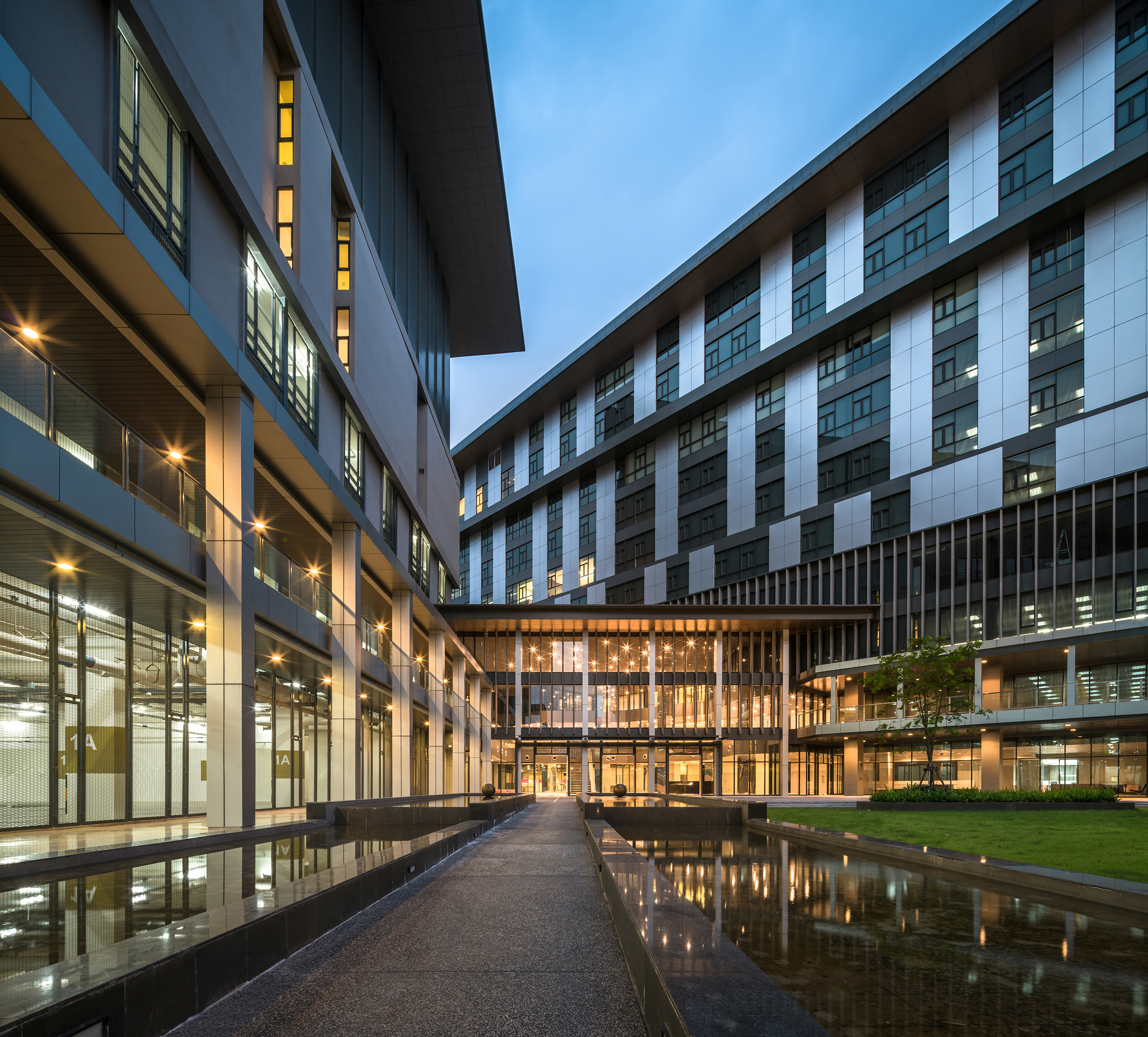 CAT NEW HEADQUARTER OFFICE BUILDING by Plan Architect - Architizer