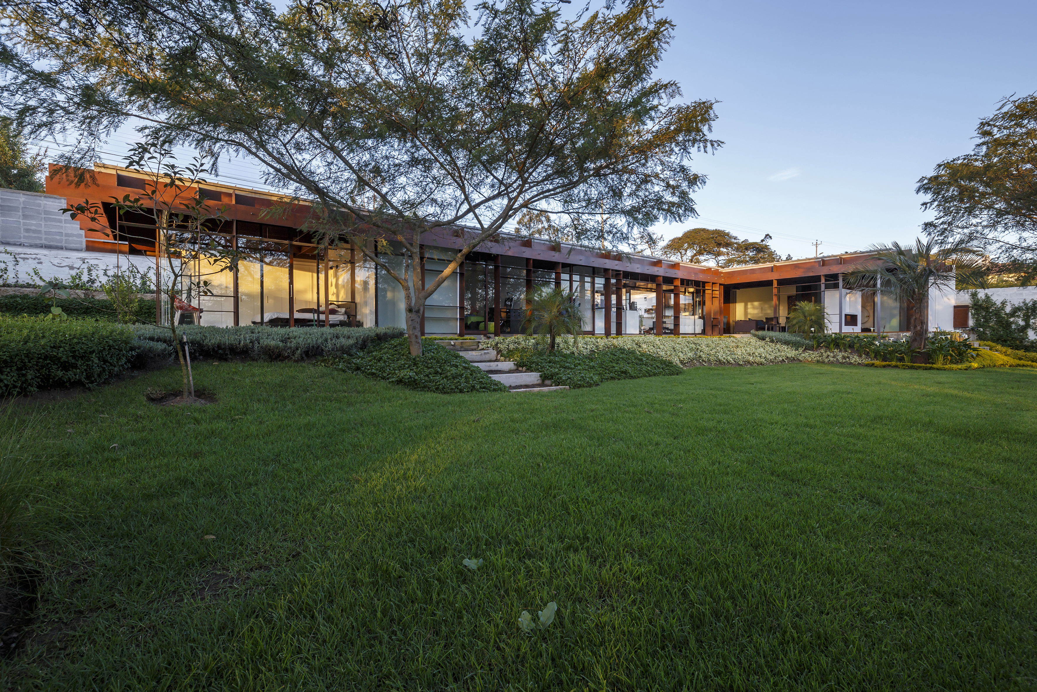 RI HOUSE, Diffuse Borders by arquitectura x - Architizer