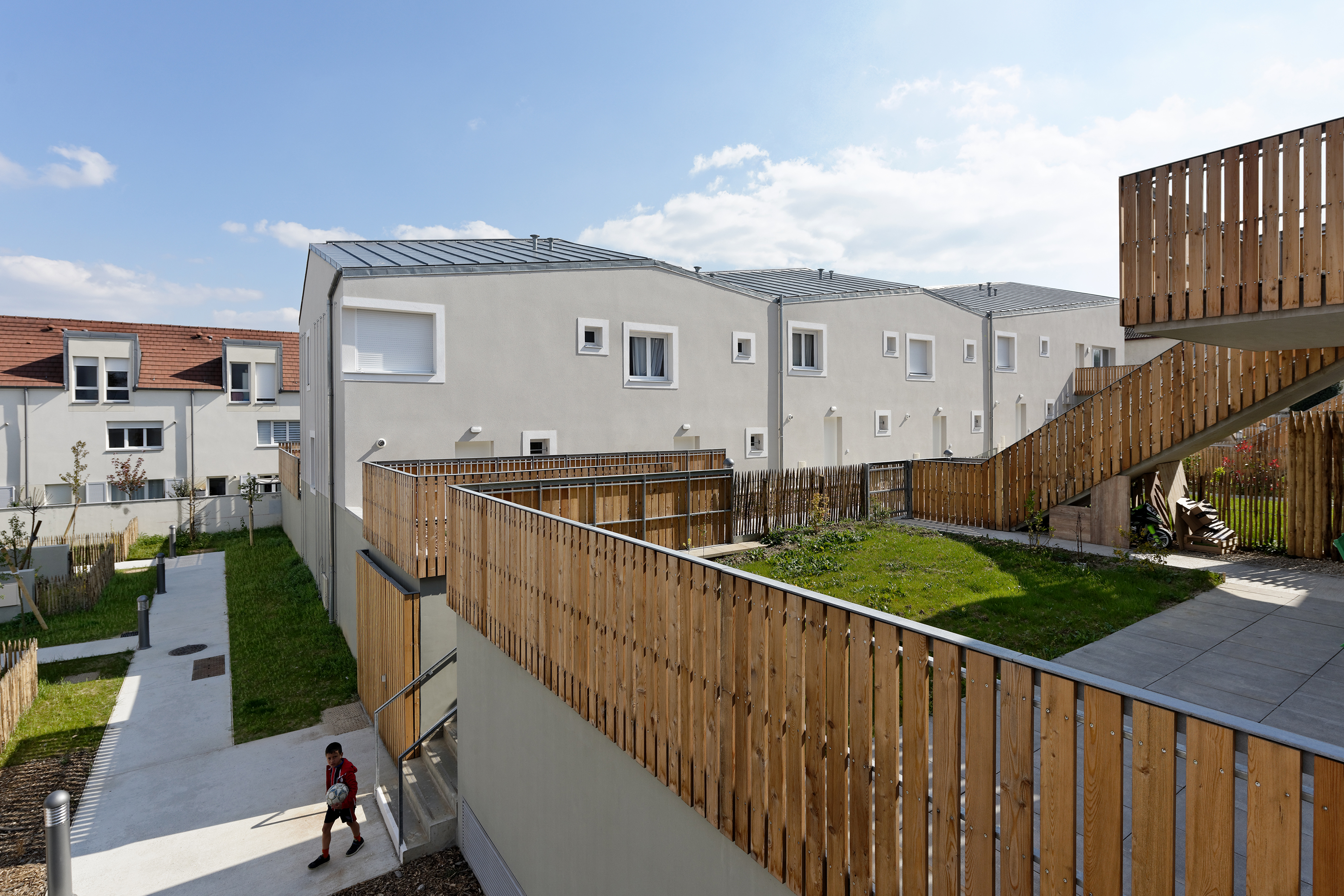31 housing unit in Ecquevilly by Benjamin Fleury Architecte-Urbaniste ...