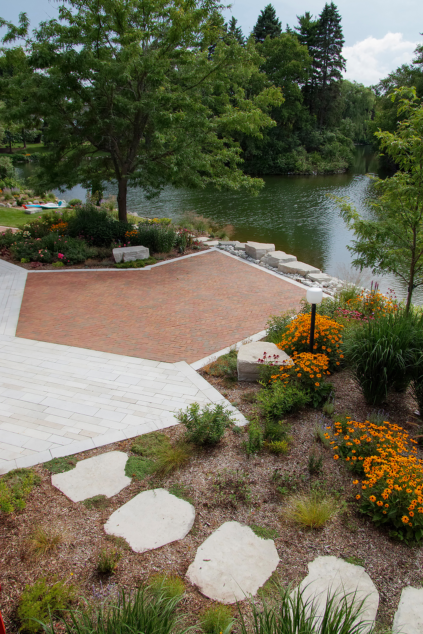 Lakeside Landscape by Dameron Architecture - Architizer