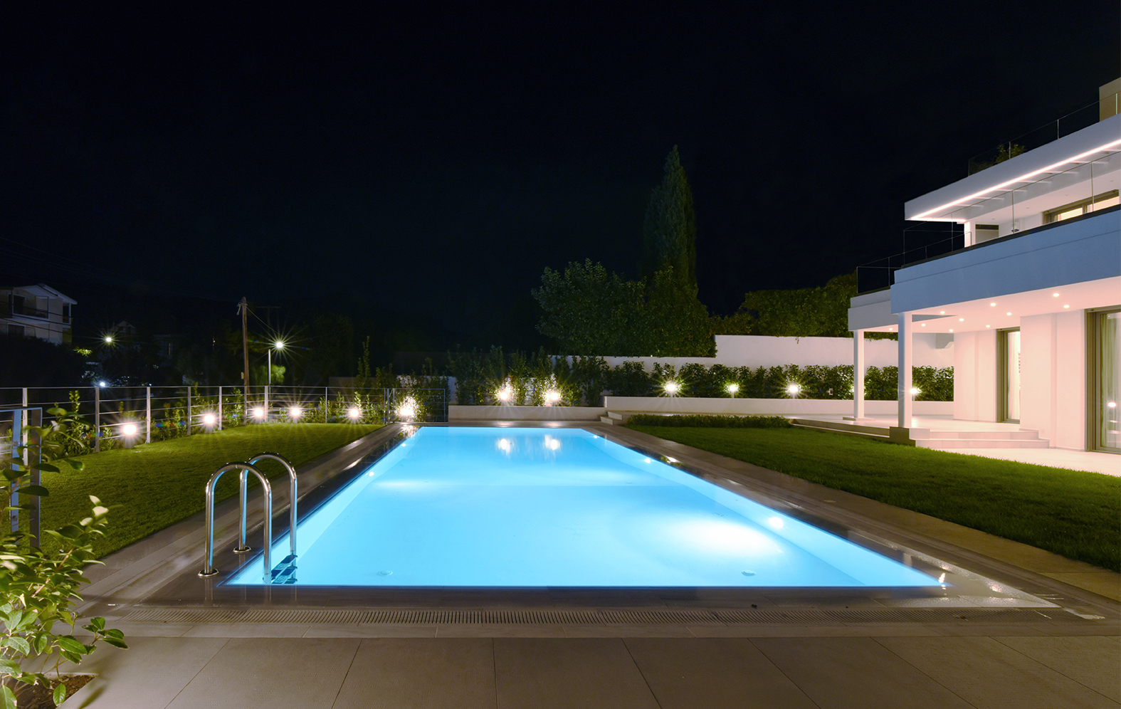 Three-Storey Residence in Vari by Stefanos Vasdekis & Architects ...