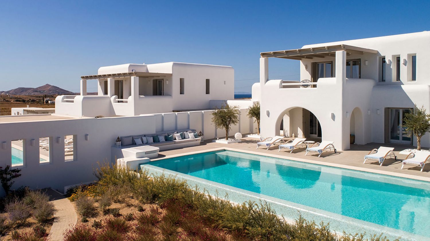 MIA I - Two storey residence in Paros by Stefanos Vasdekis & Architects ...