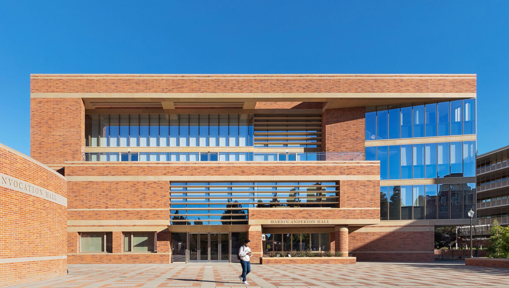 Marion Anderson Hall, UCLA Anderson School of Management by Pei Cobb ...