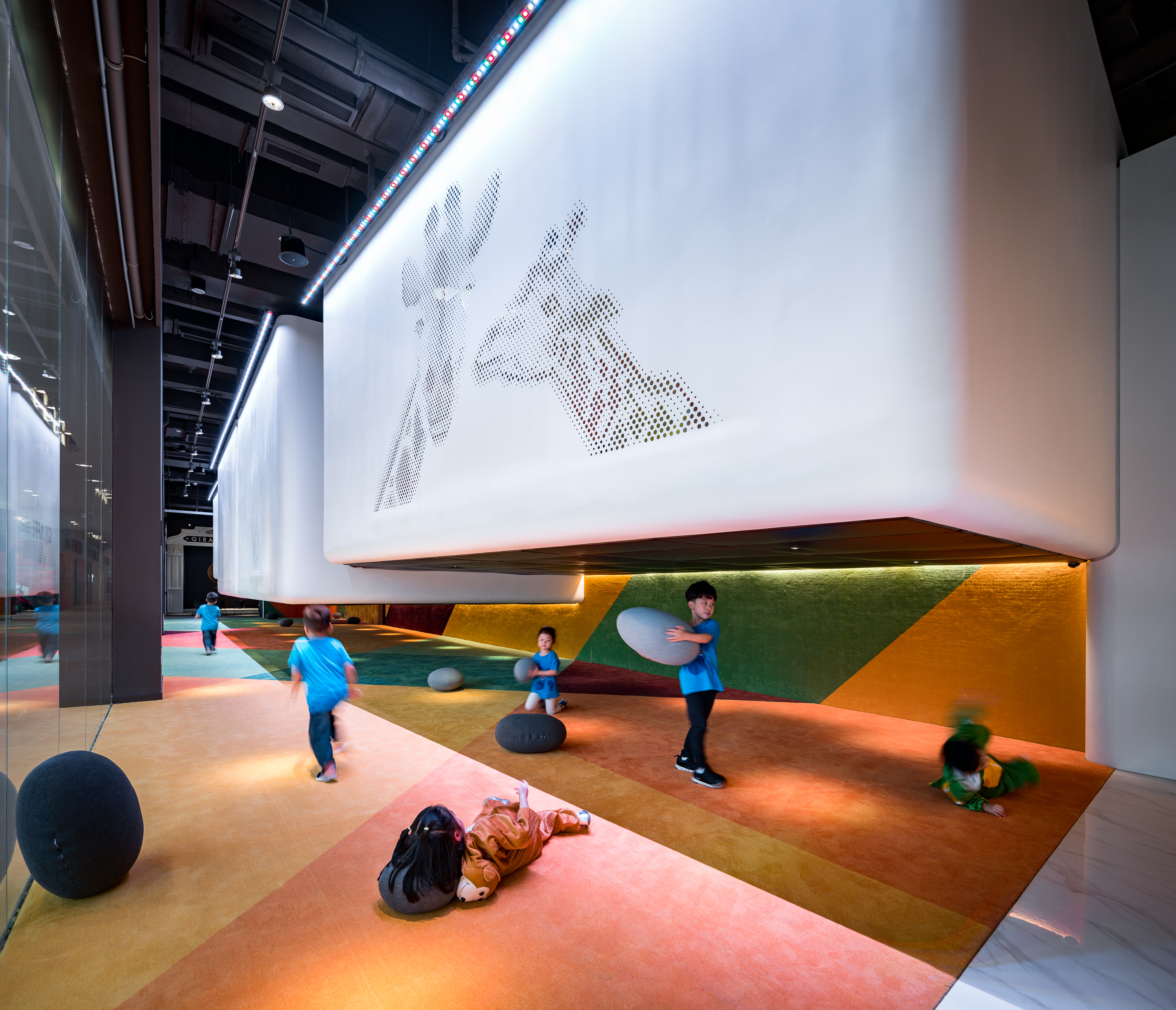 Classroom floating in the air---Space Design for English Giraffe in ...