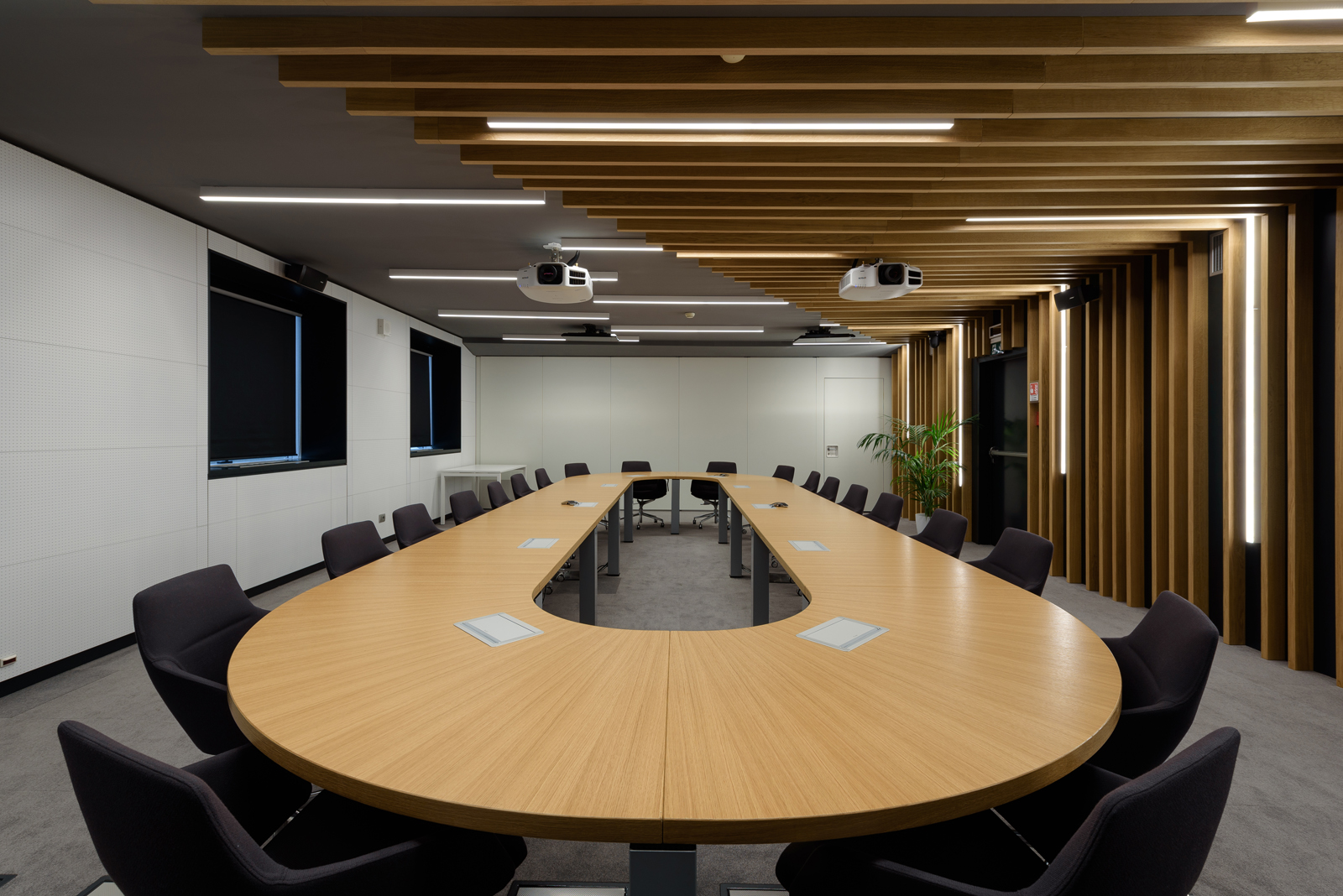 Kuwait Petroleum S.p.a - Meeting and Conference Rooms by formT ...