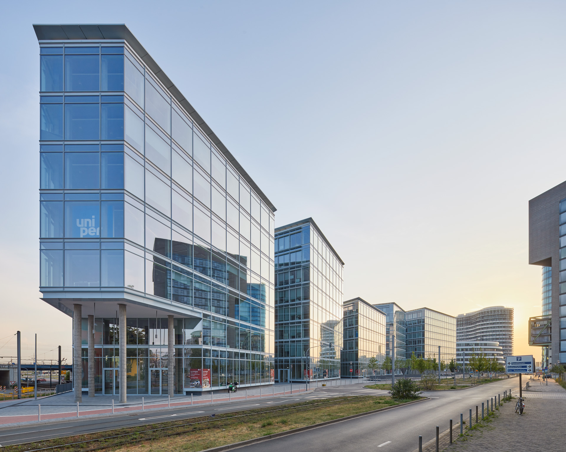 The Float Building, Düsseldorf by Philip Kistner Fotografie - Architizer