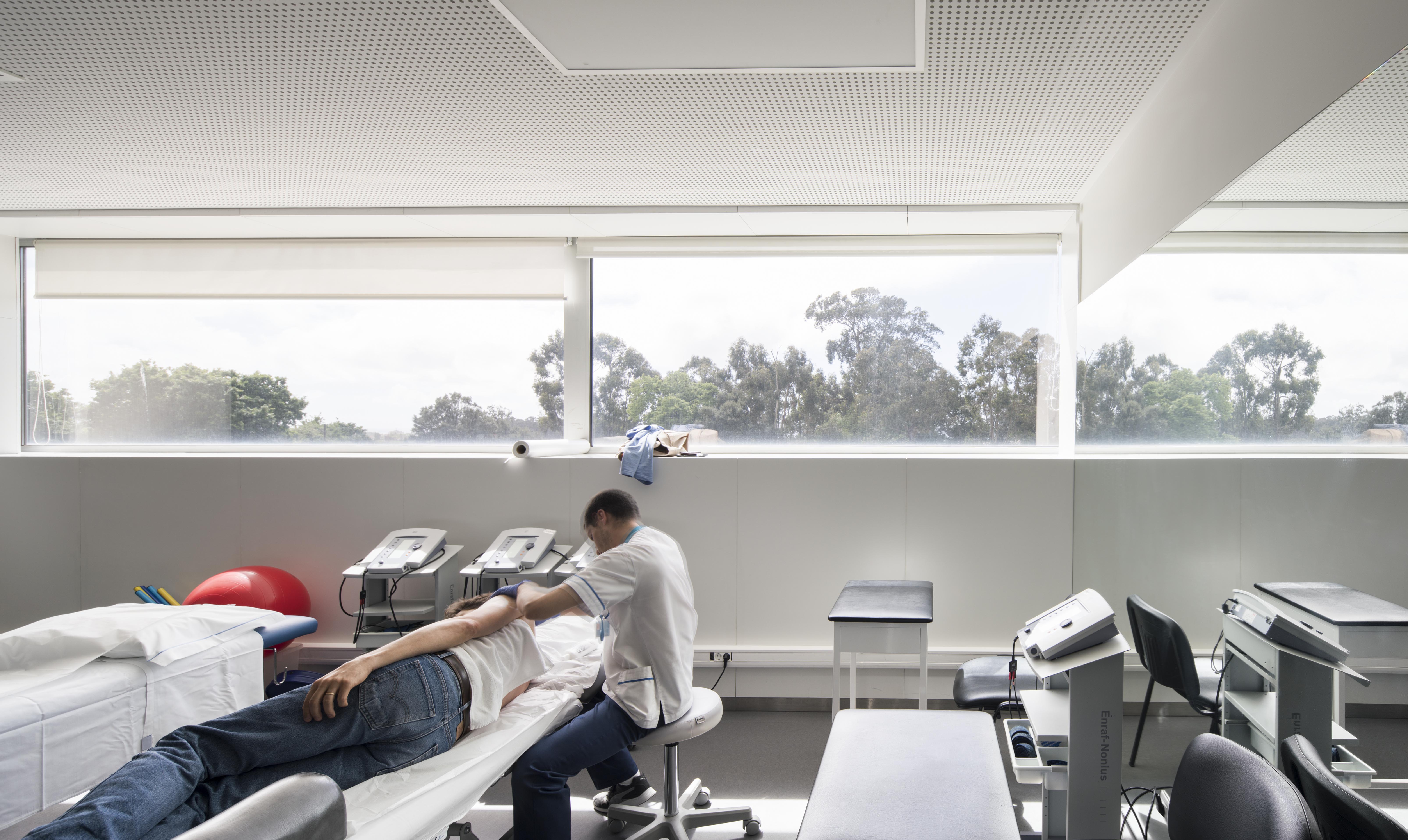 Idea 3192085: Cuf Hospital by Ventura + Partners in Porto, Portugal ...