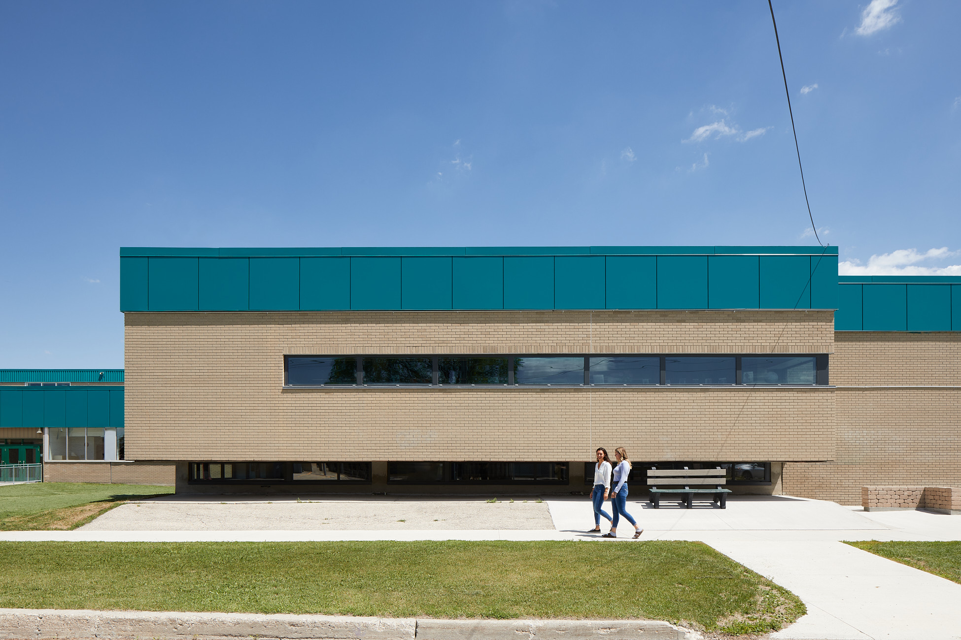 Vincent Massey Collegiate Library / Learning Commons by Amphora ...