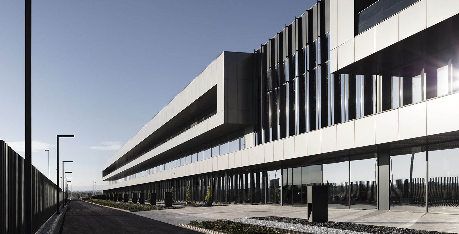 OFFICE BUILDING AND PRODUCTION FACILITY FOR POWER ELECTRONICS by IDOM ...