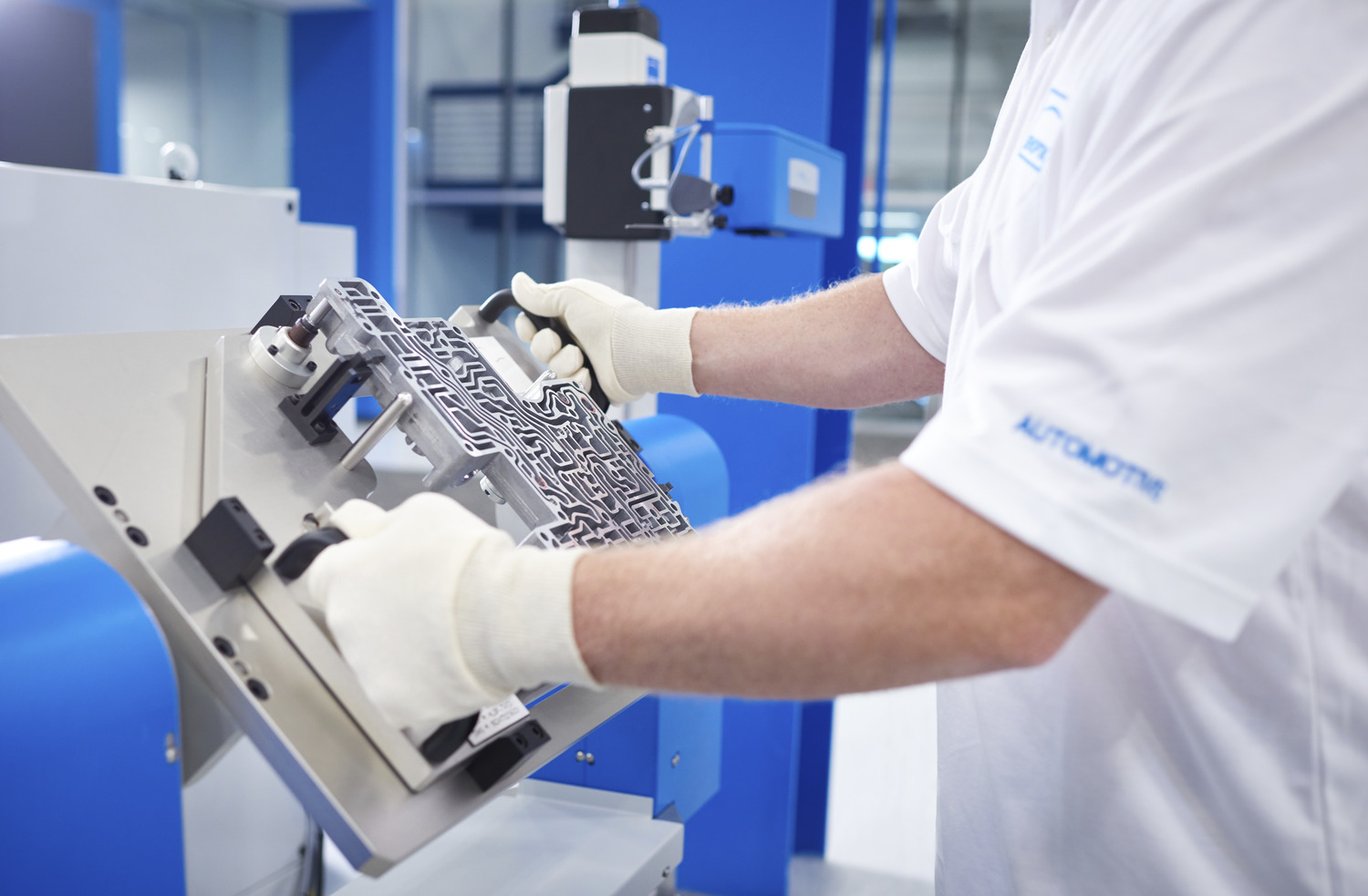 Jenoptik New Technical Workplace by HED - Architizer