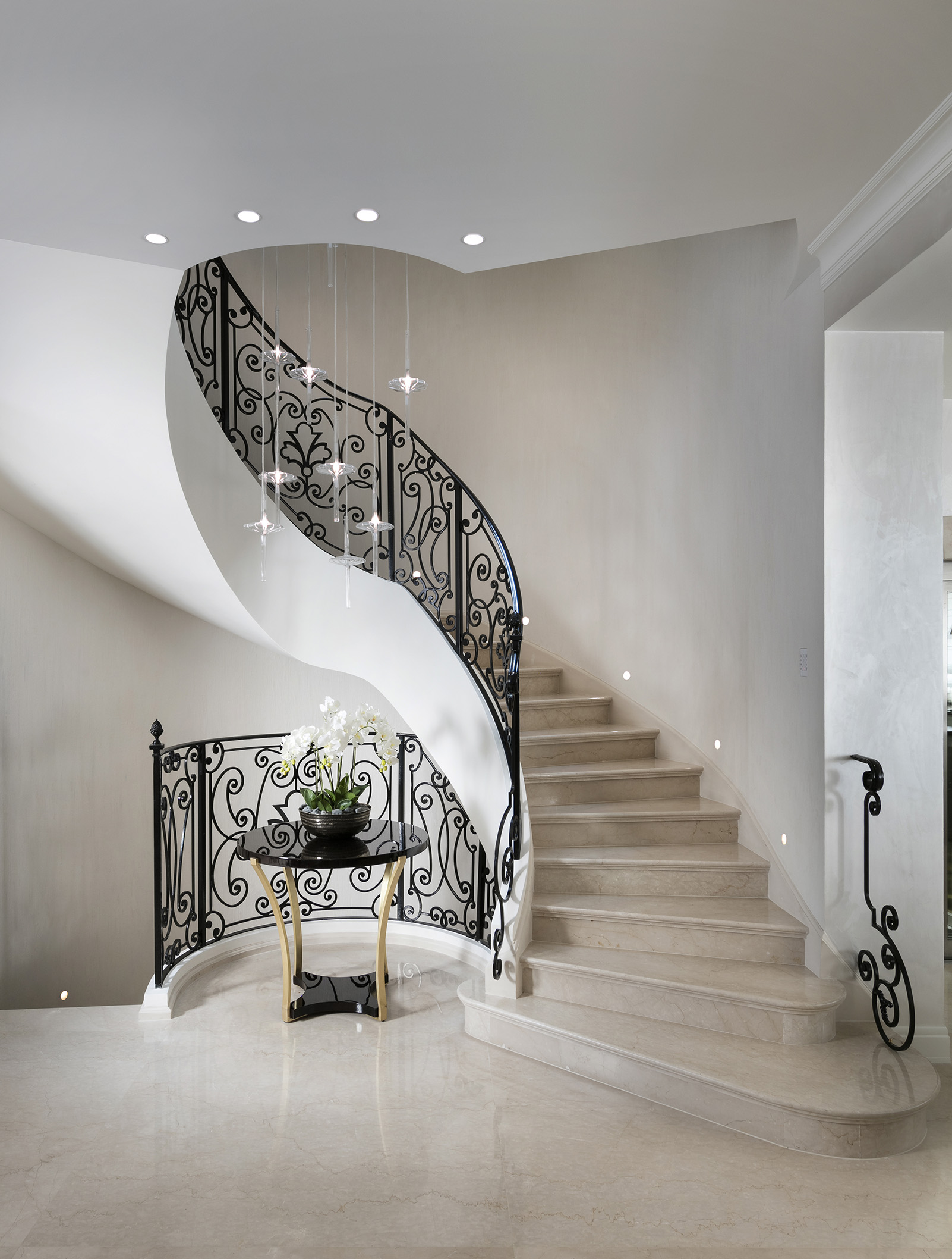 Unique Ground Floor and Basement Apartment by Annette Frommer-Interior ...