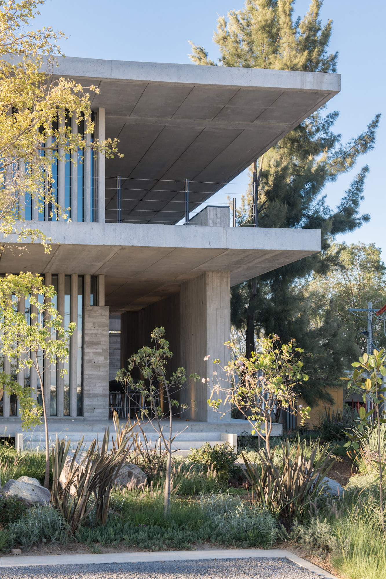 Anteus Constructora Headquarters by Ricardo Yslas Gámez Arquitectos ...